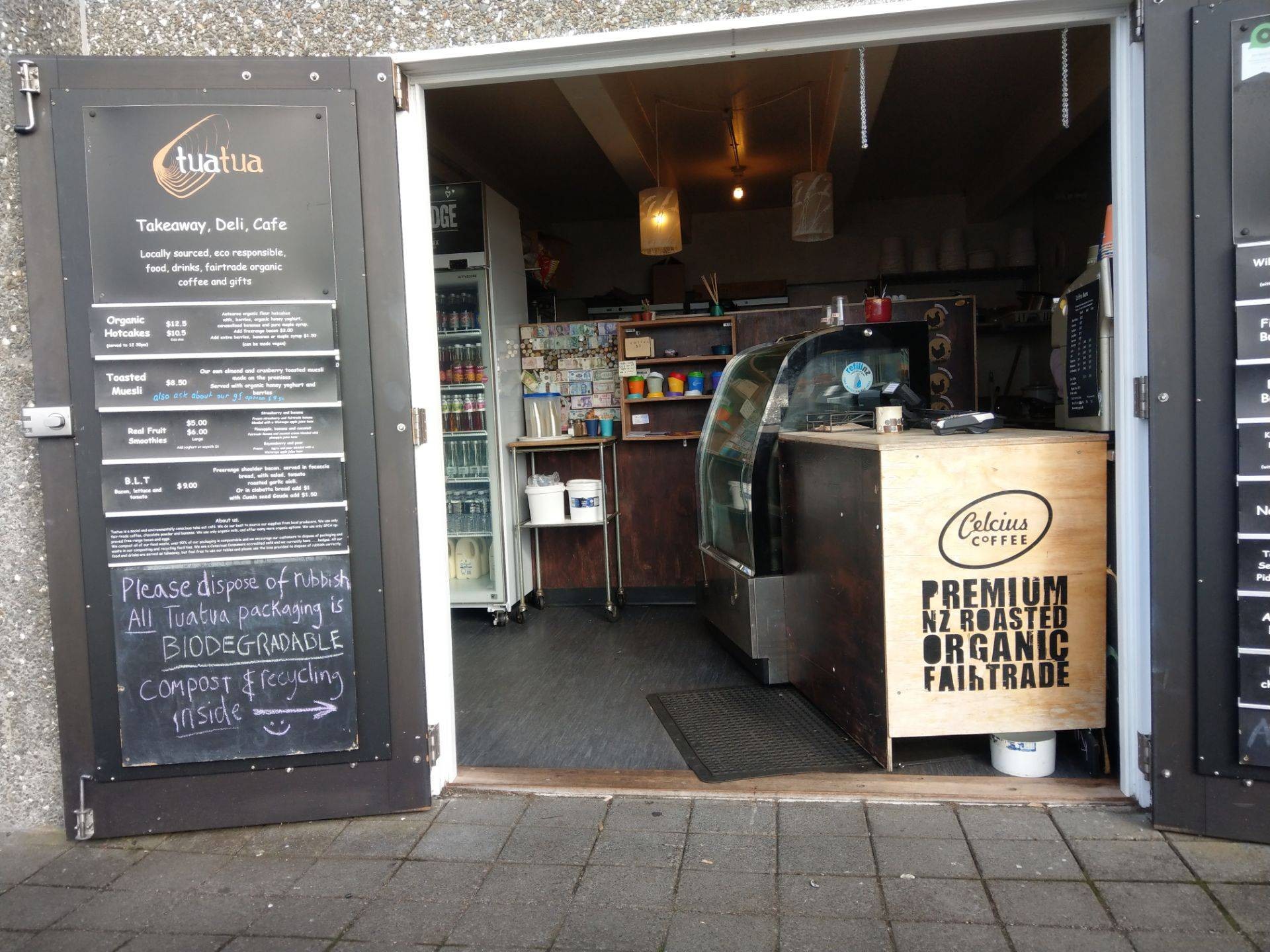 รีวิว Tuatua - Just another coffee shop