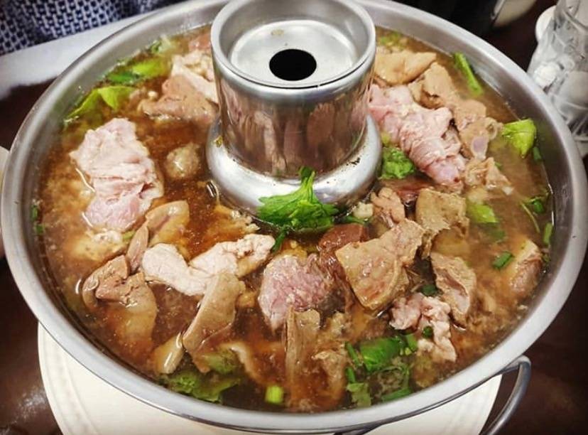 หม้อไฟเนื้อรวม • จัดว่าเด็ด. มาโดน ร้าน ก๋วยเตี๋ยวรสเด็ด ในเมือง