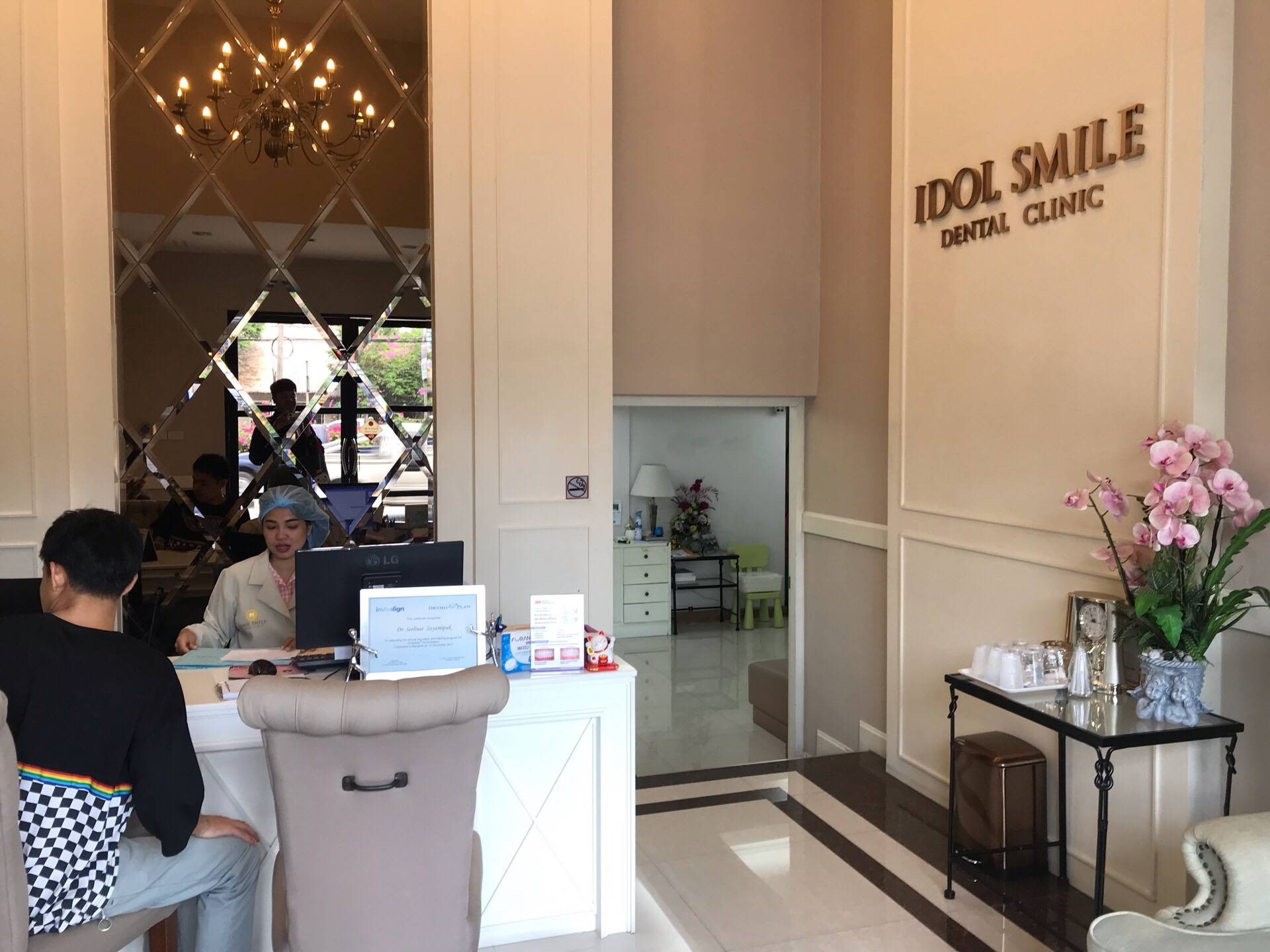 ร้าน Idol Smile Dental Clinic