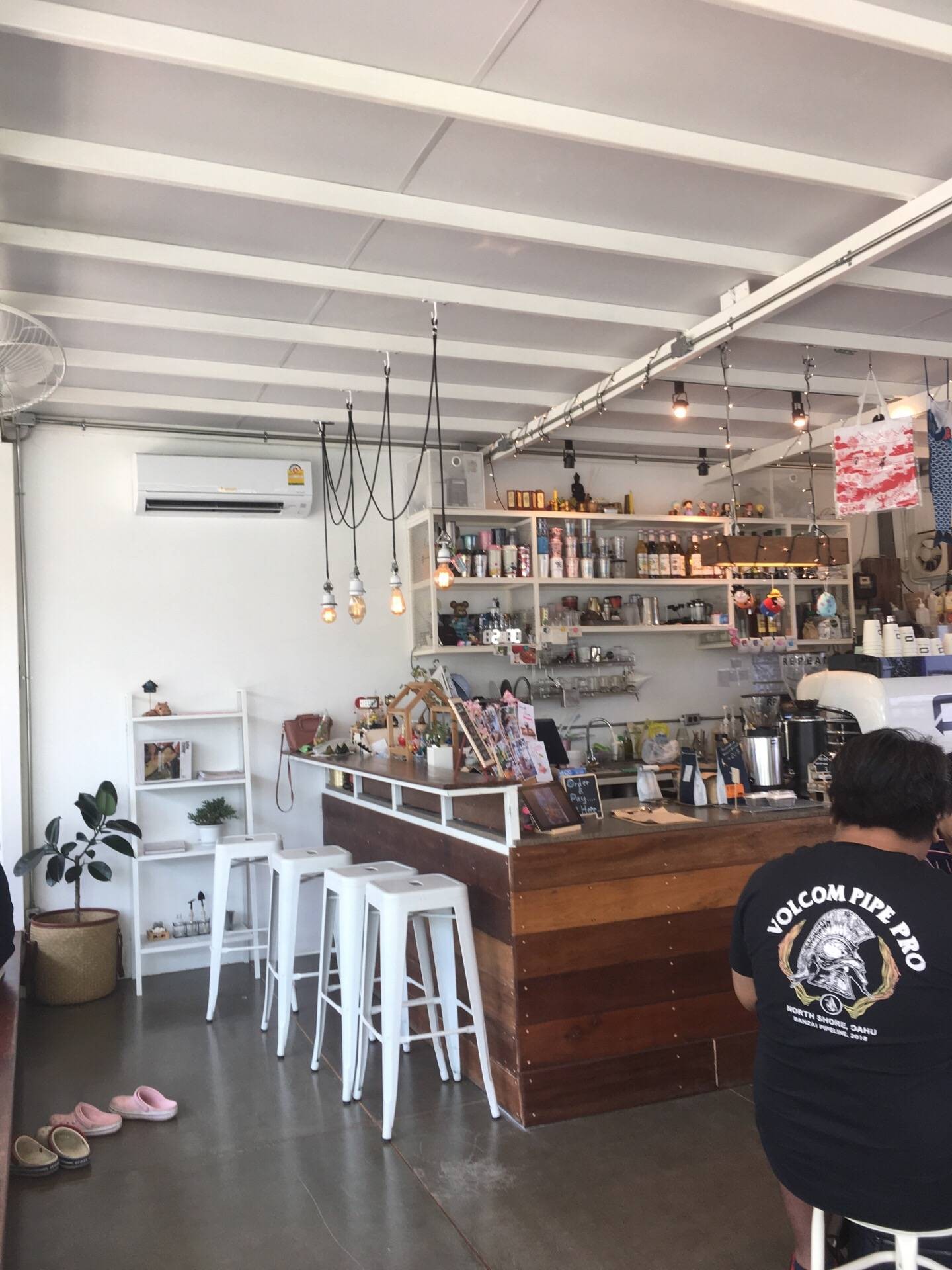 รีวิว Repeat Cafe - กาแฟบาร์สไตล์ญี่ปุ่น