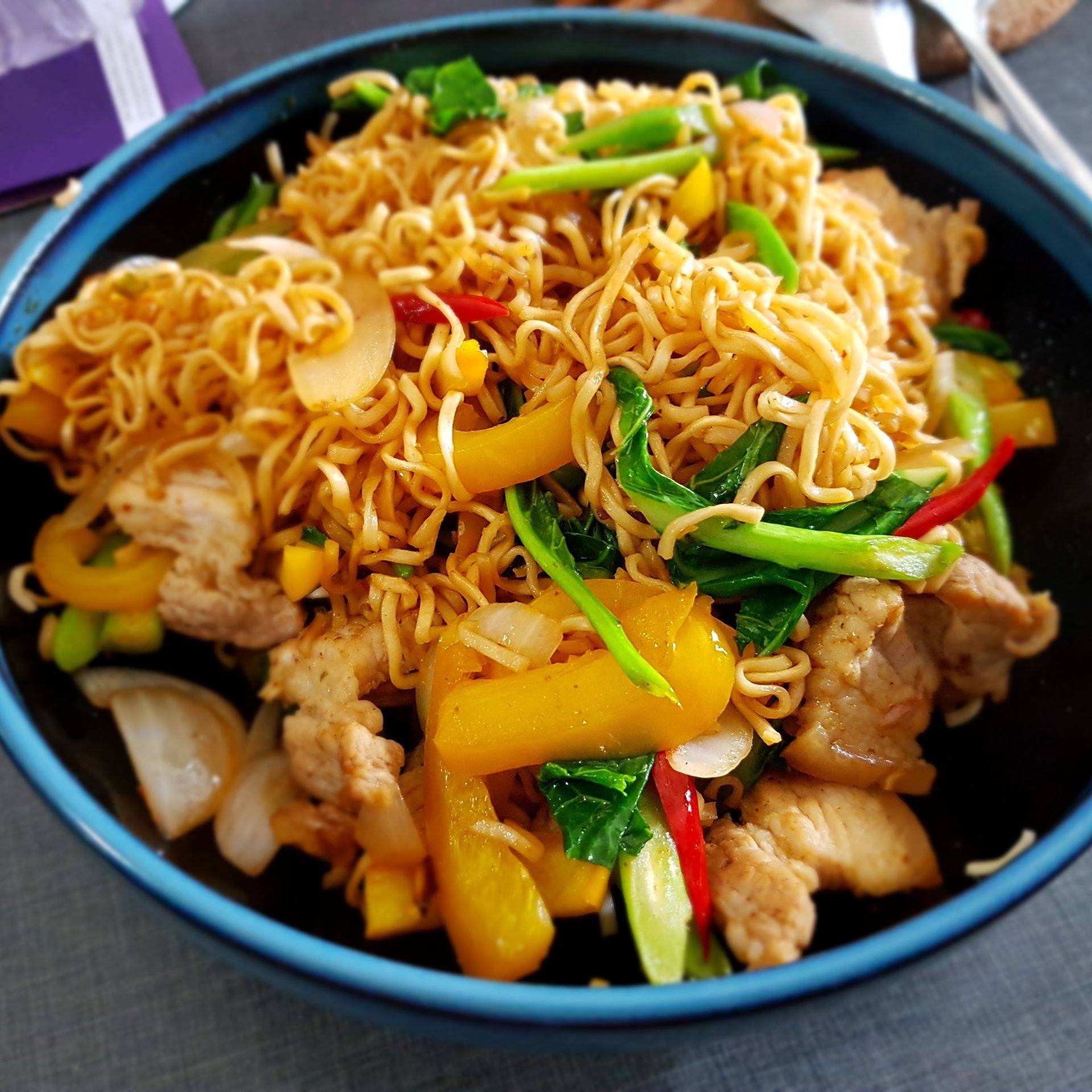 สูตร ผัดมาม่า ใส่ทุกอย่างที่เหลือในตู้เย็น พร้อมวิธีทำโดย Kob Ultraman ...