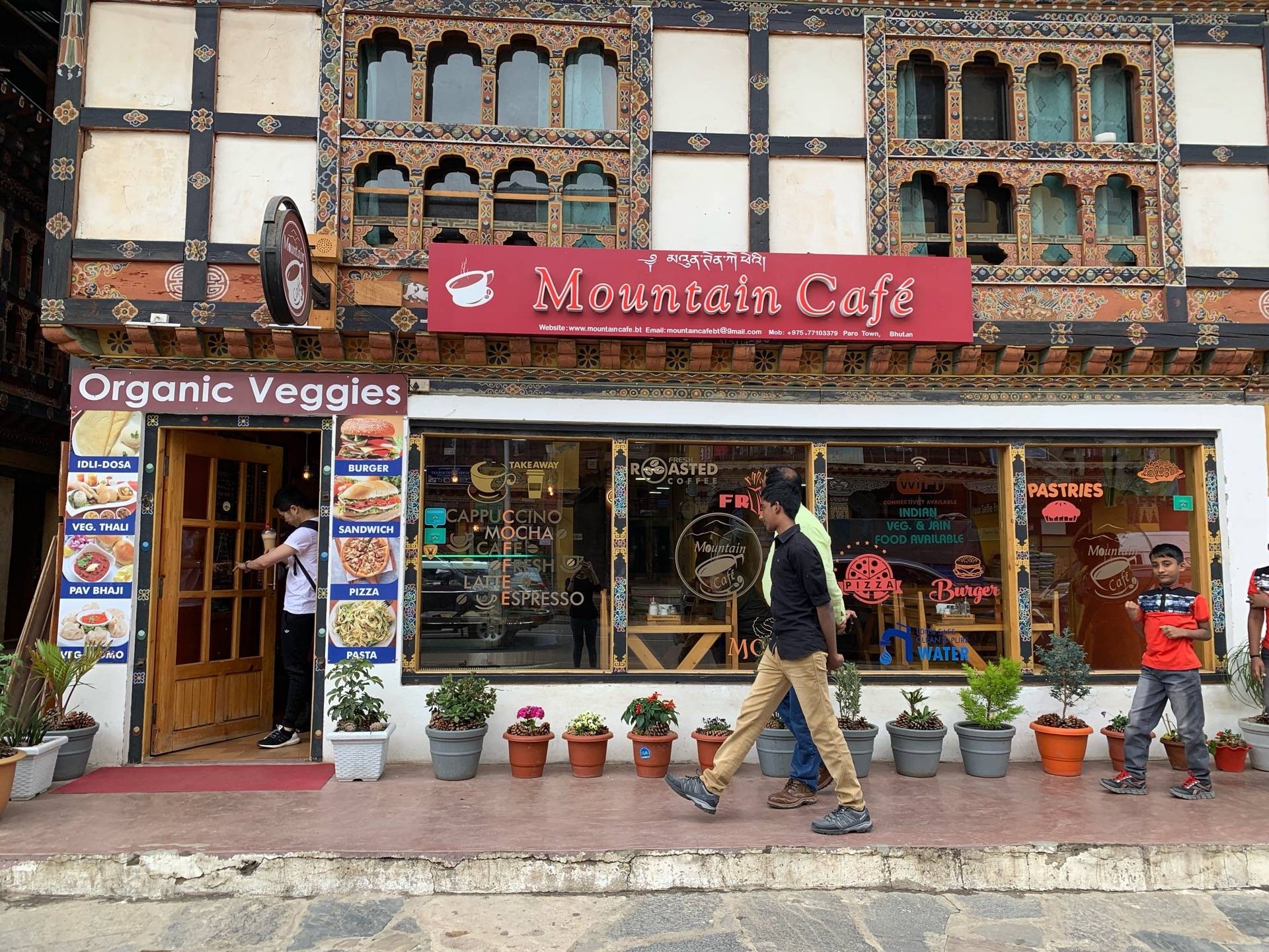 รีวิว Mountain Cafe - My First coffee in Paro
