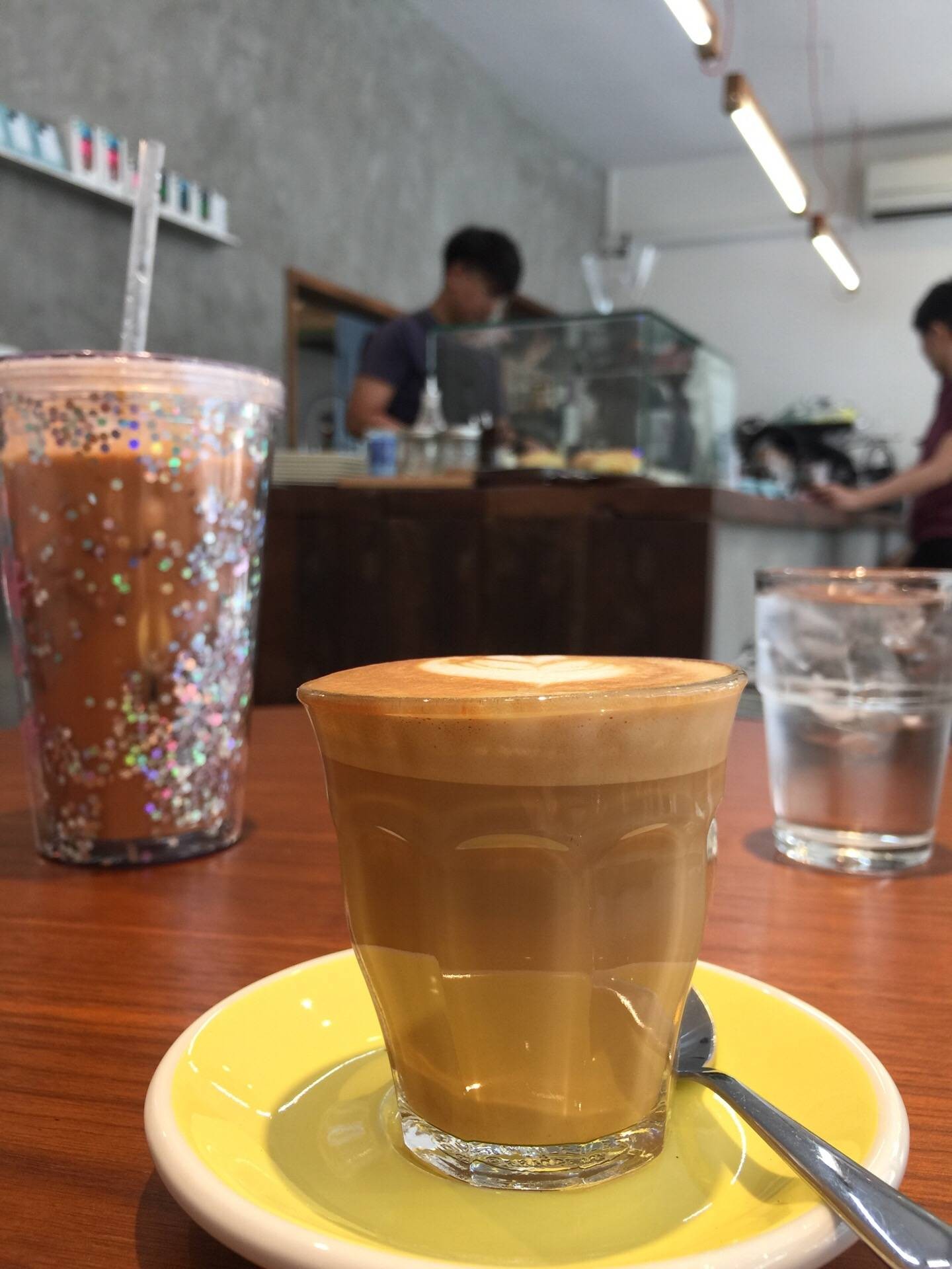 รีวิว One Two Two Coffee Bar ศรีนครินทร์ - หอมกาแฟทั้งร้าน มีขนมอบราคา ...