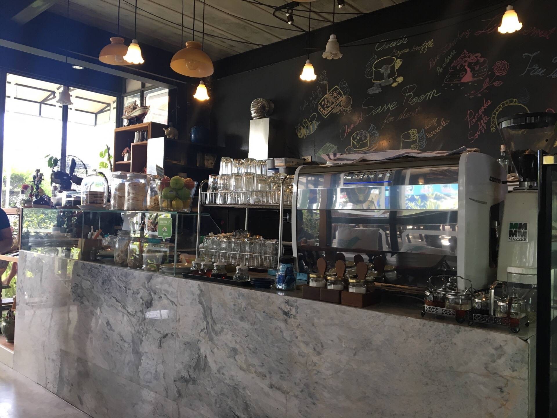 รีวิว Tree Tales Cafe พัทยา นาเกลือ - มุมสวยๆให้เลือกนั่งเลือกถ่ายรูป ...