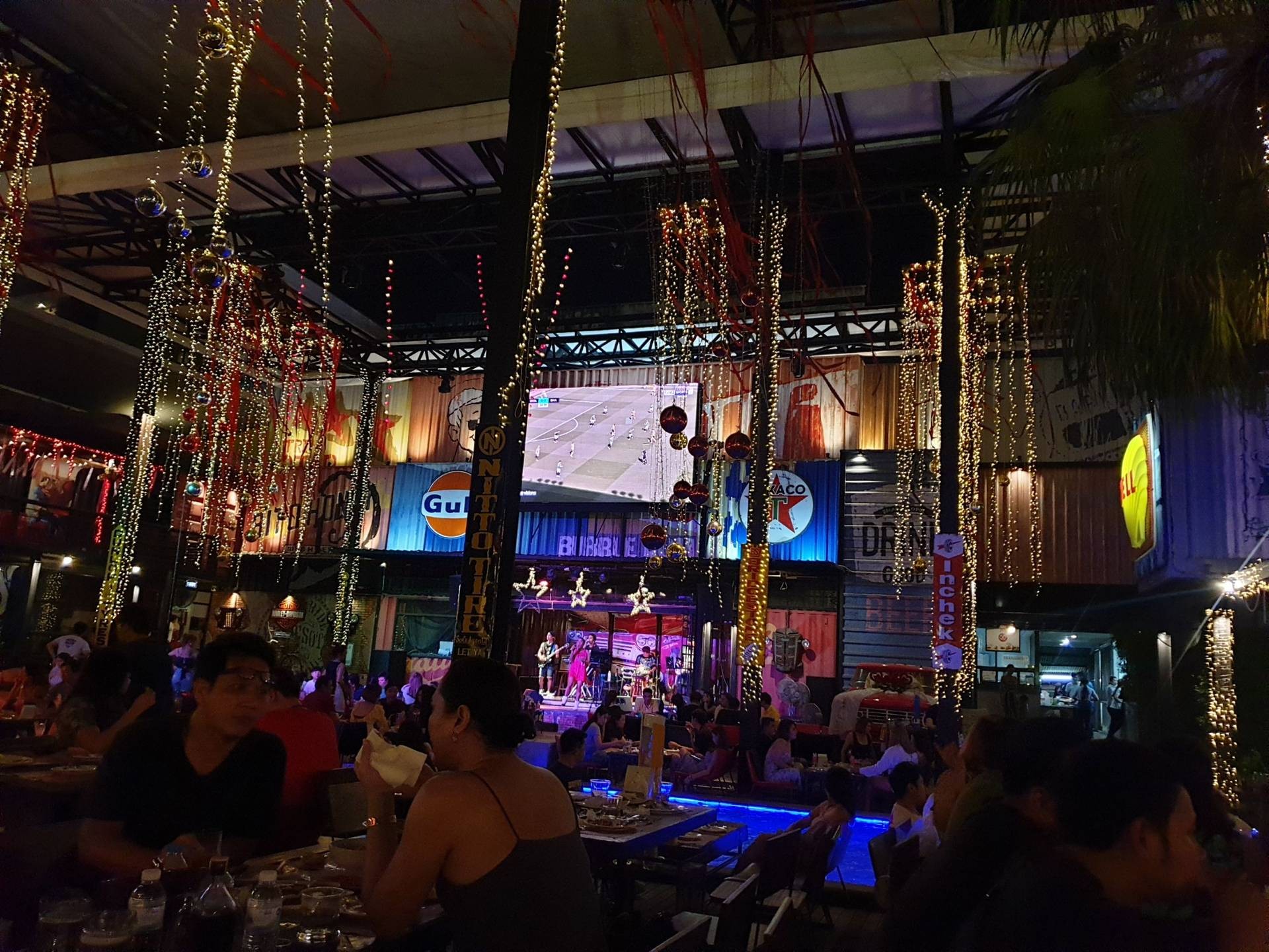 รีวิว 76 Garage - ถึงกับให้ดาวไม่ถูกเลยทีเดียวสำหรับร้านนี้