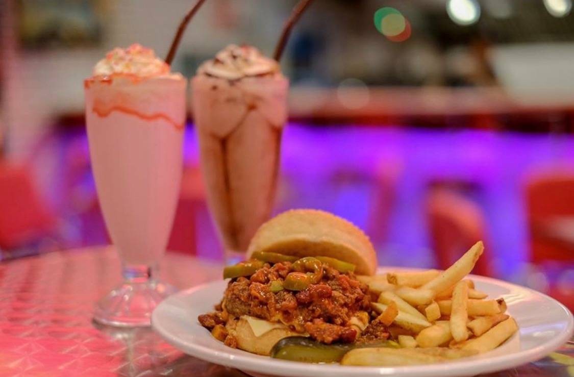 รีวิว V8 Diner สุขุมวิท11 - นึกว่าอยู่ในซีรีย์ Riverdale - Wongnai