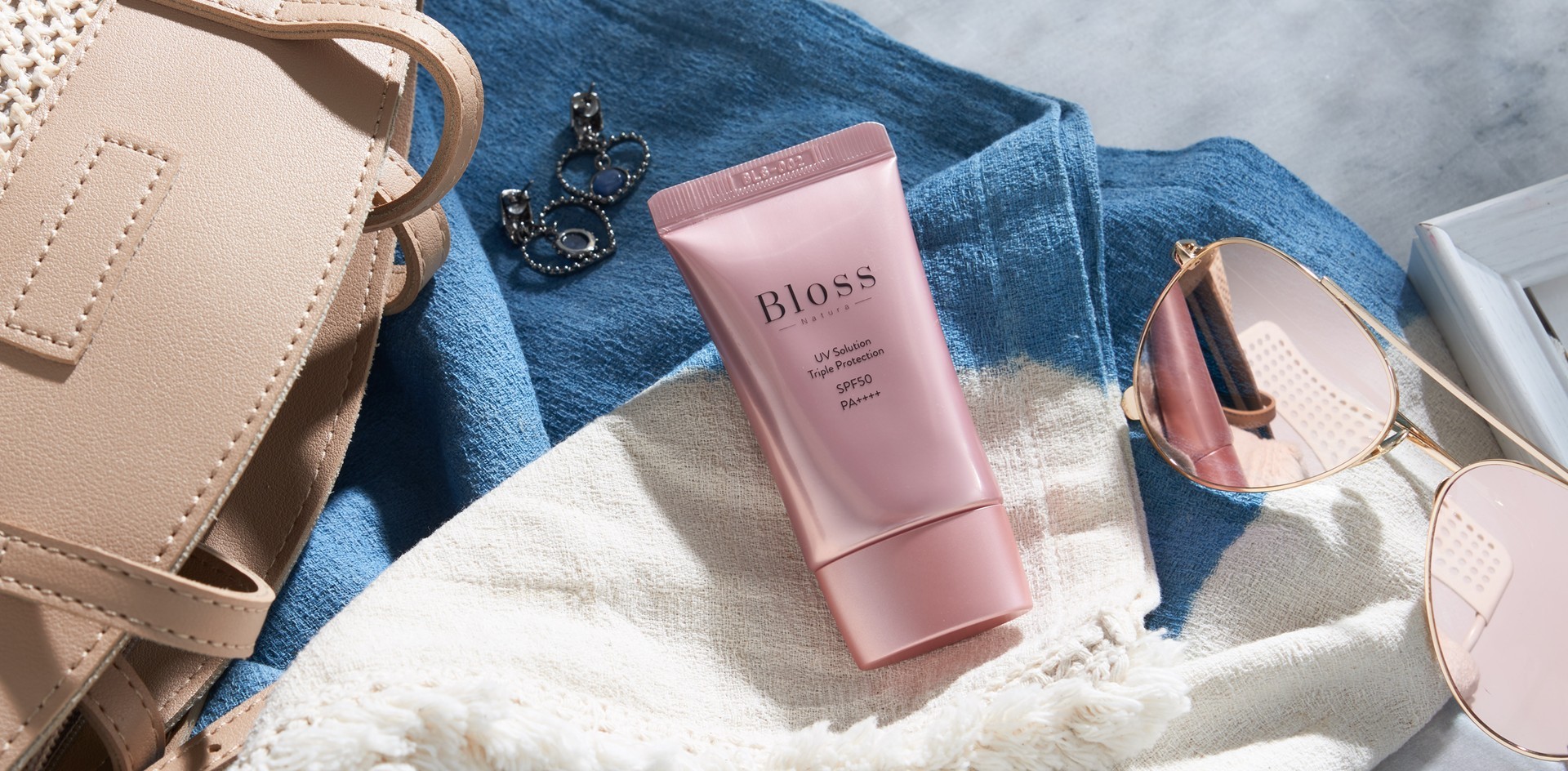 ลองให้ดู! ครีมกันแดด Bloss ใช้แล้วหน้าไม่ลอย