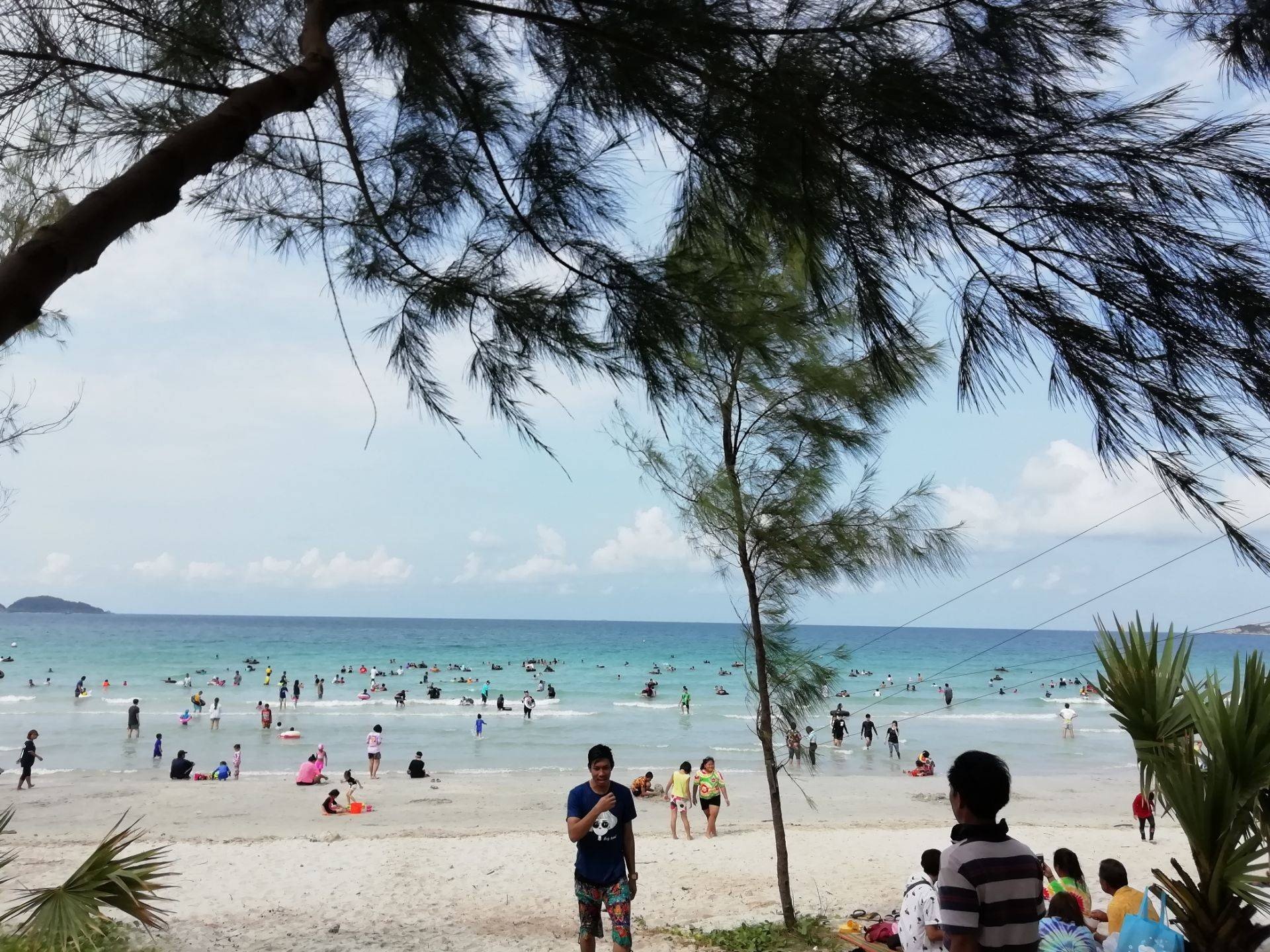 รูป หาดน้ำใส