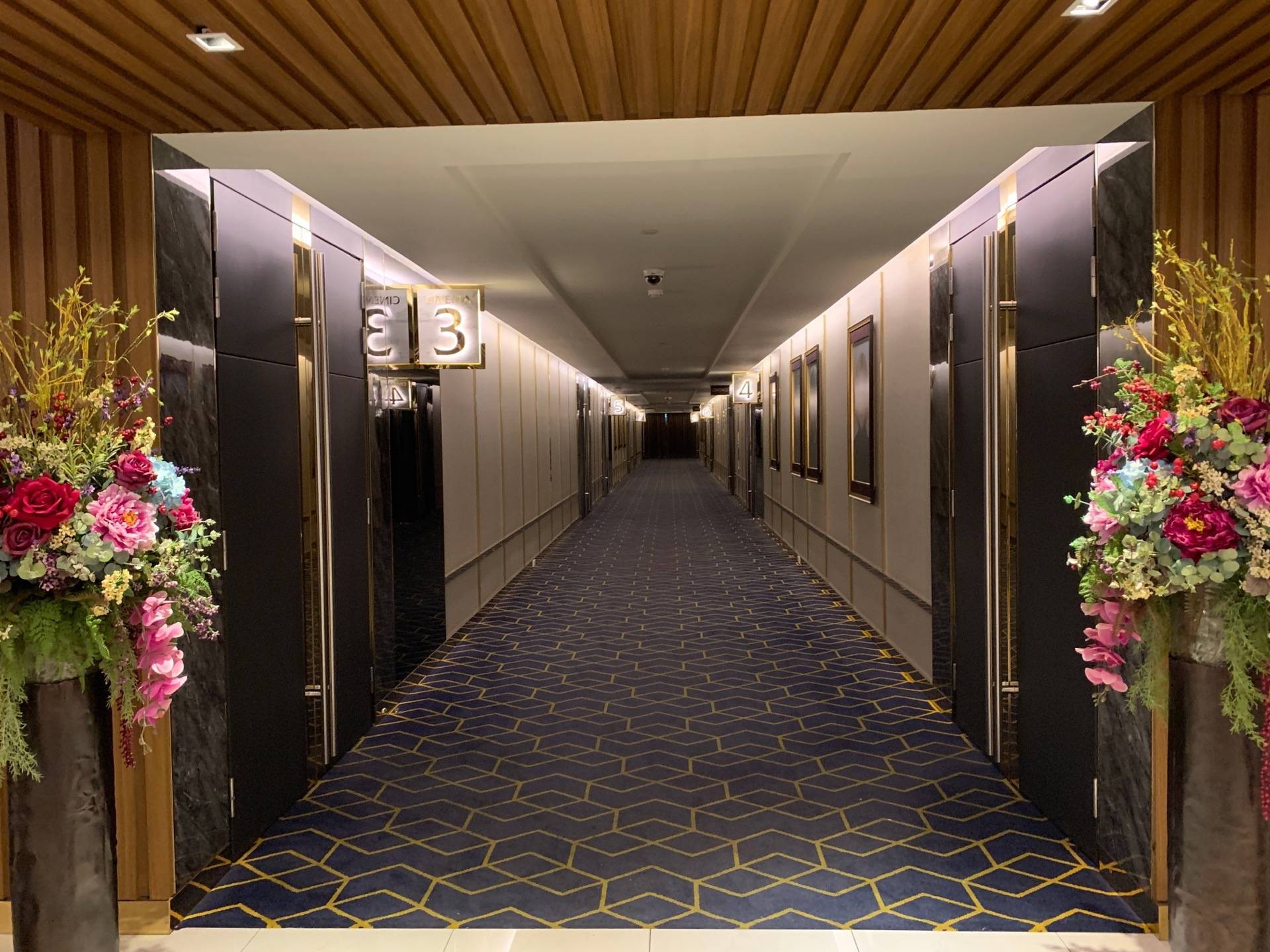 รูป First Class SFX Cinema The Crystal