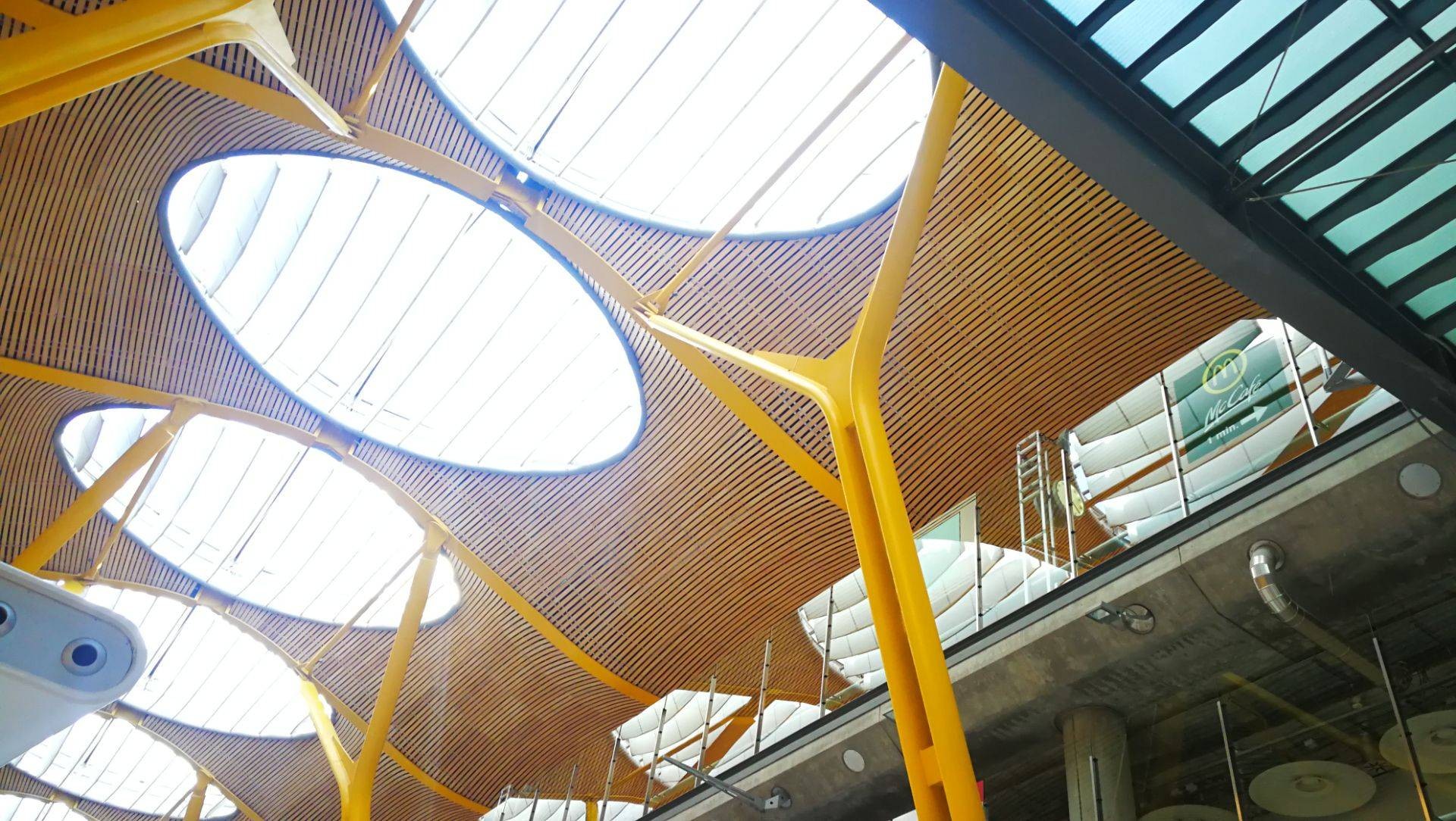 Madrid-Barajas Adolfo Suárez Airport (MAD) - รีวิวสถานที่ท่องเที่ยว