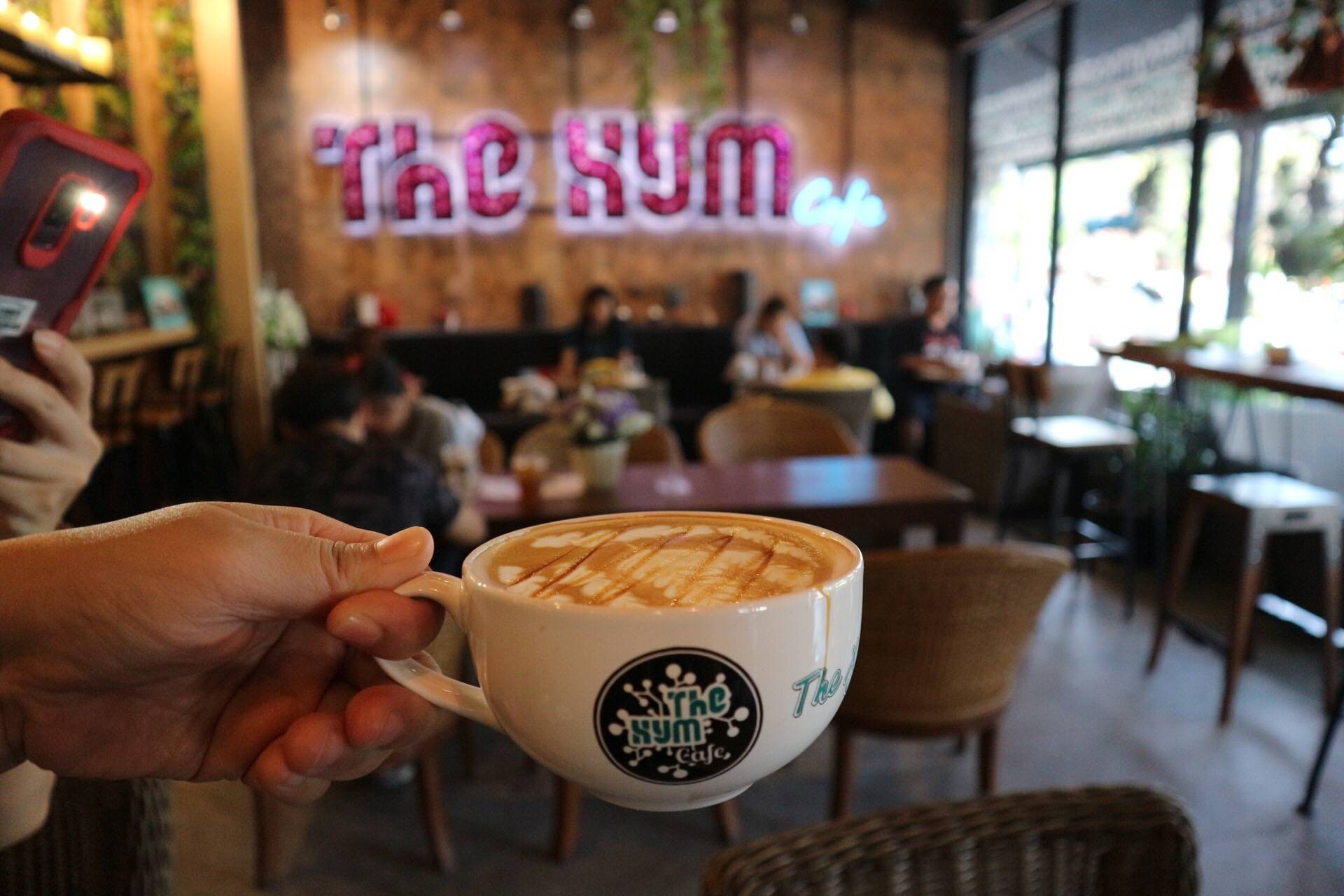 รีวิว The Xym cafe - ร้านกว้าง คนเยอะมาก