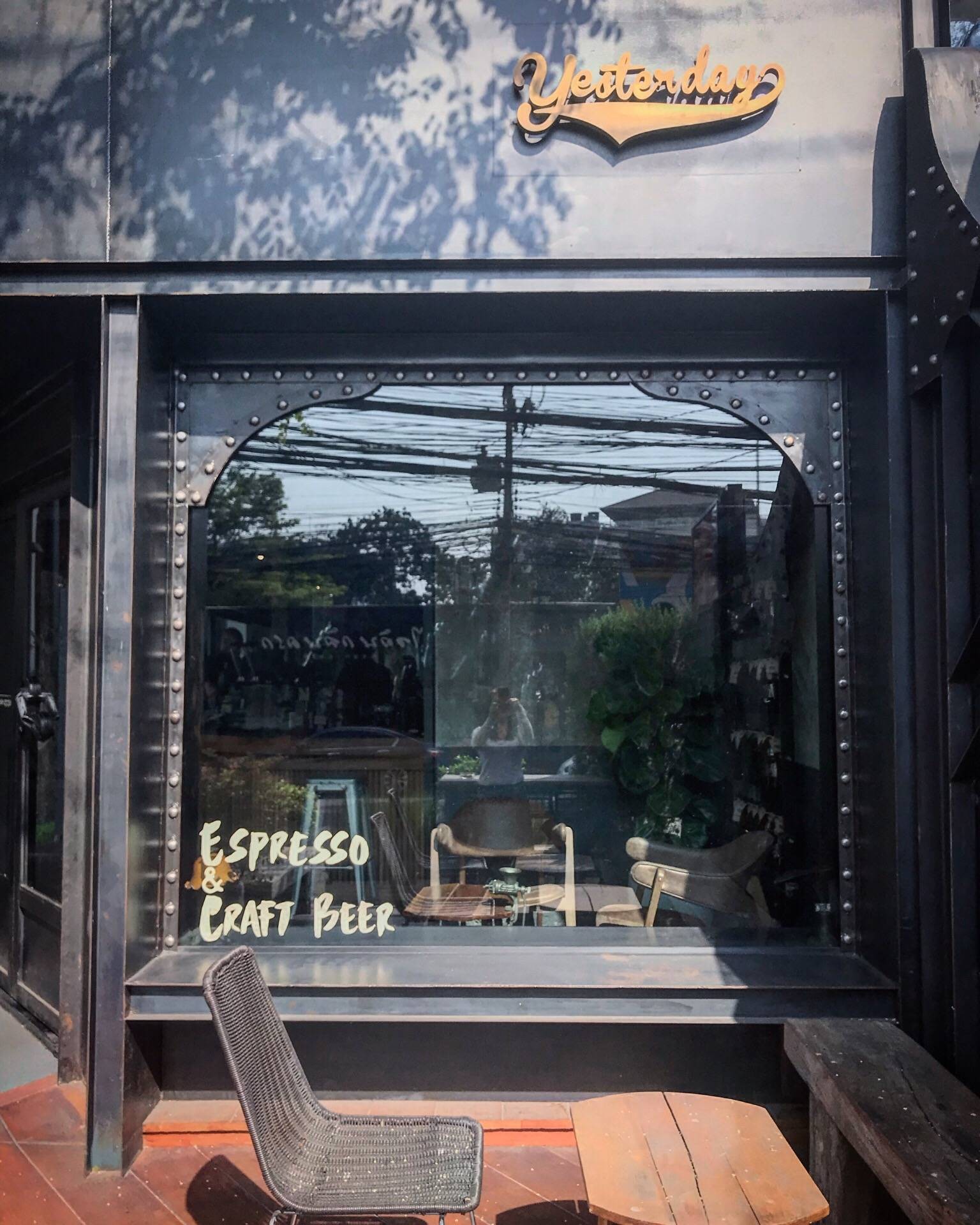 รีวิว Yesterday Café - โตแล้วทานกาแฟไป ทานเบียร์ไปด้วยก็ได้