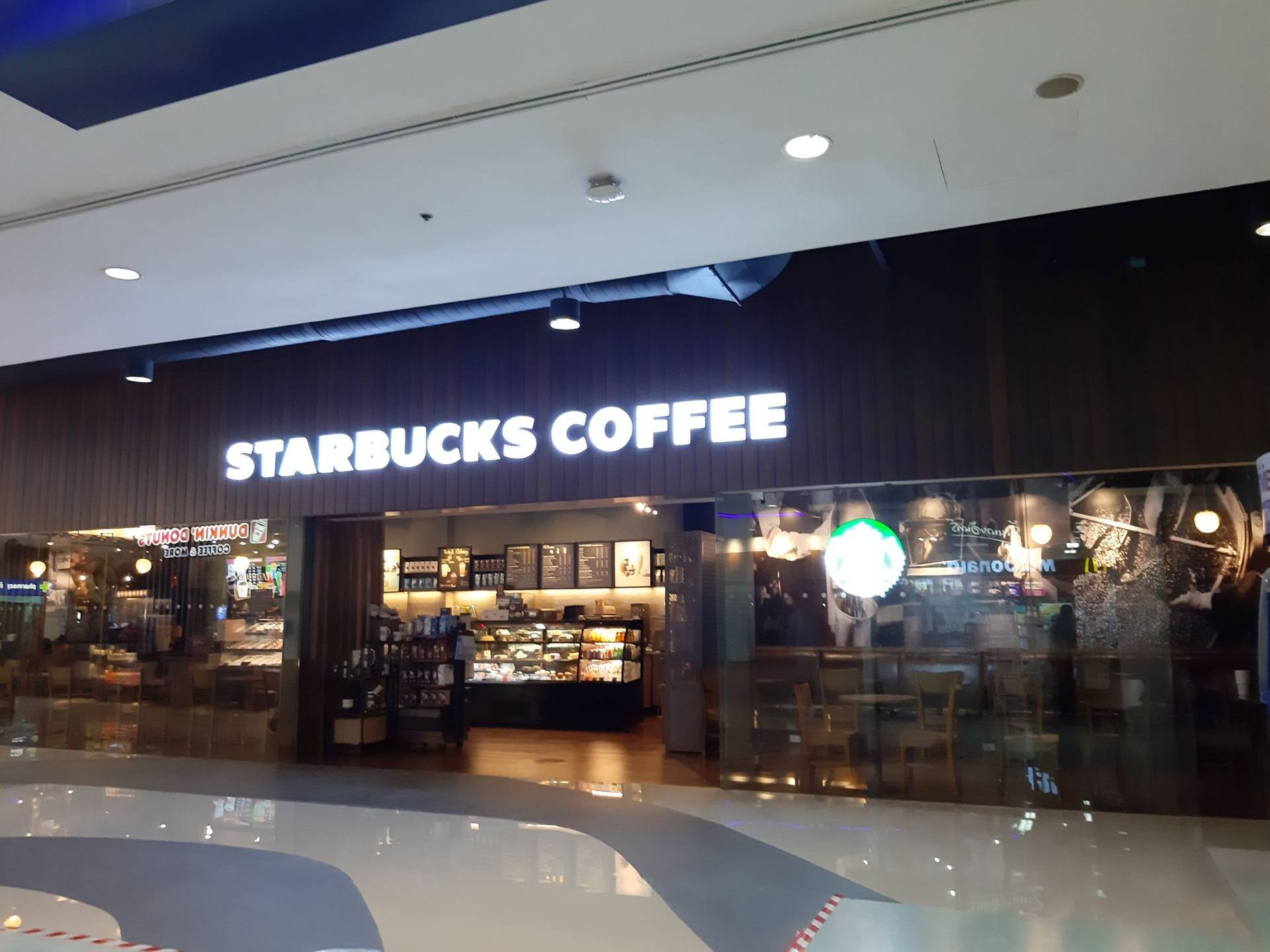 รีวิว Starbucks Impact challenger - แวะนั่งพักได้ใต้อาคารชาเลนเจอร์