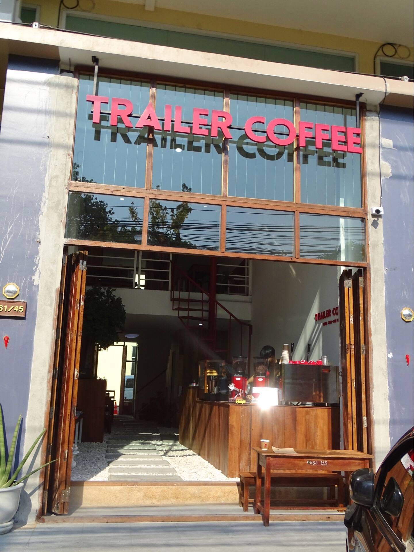 รีวิว Trailer Coffee คุ้มขันโตก หลังบิ๊กซี เอ็กตร้า (พายัพ) - ร้านกาแฟ ...