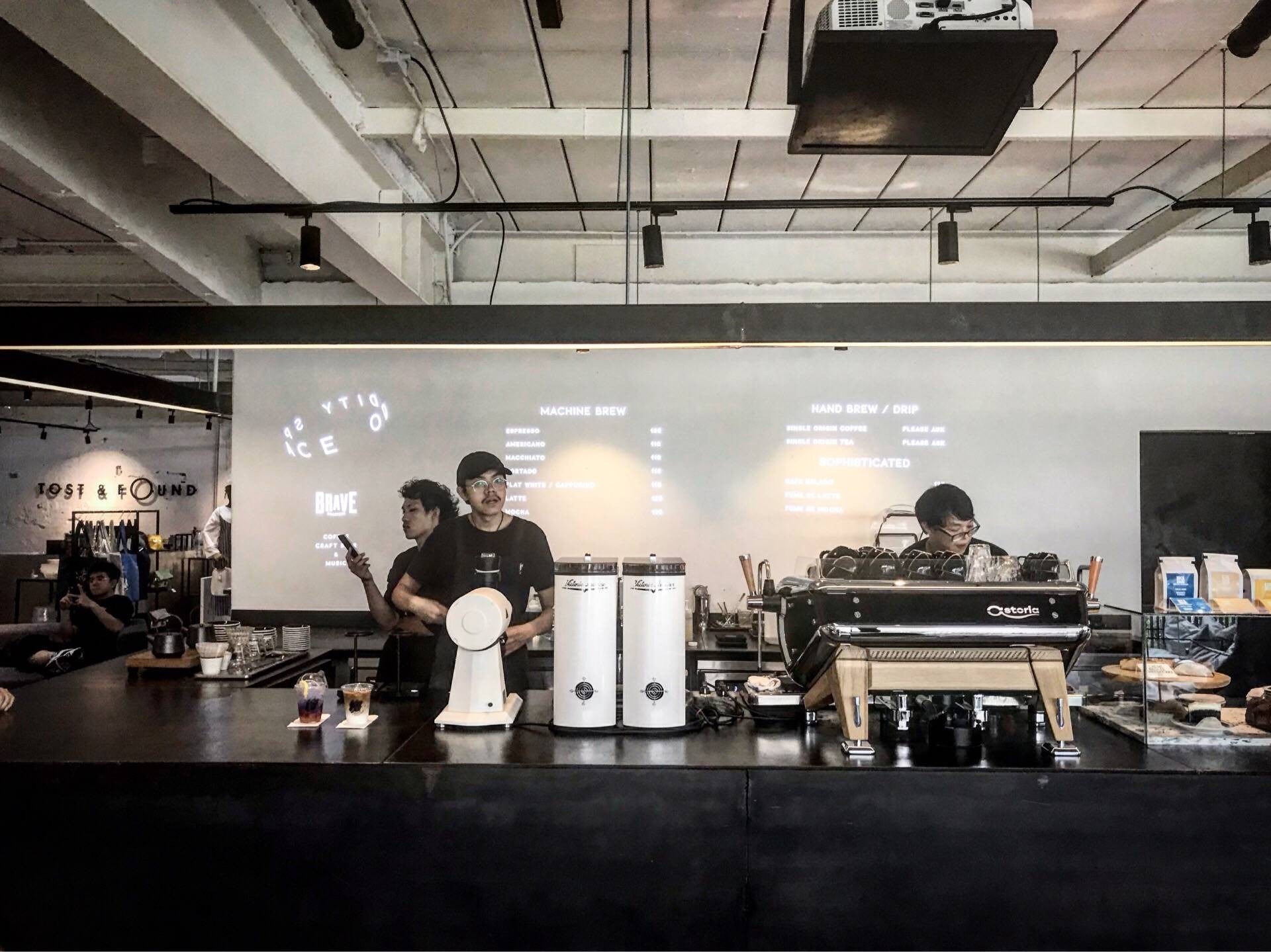 รีวิว Brave Roasters : Seenspace Thonglor - คาเฟ่ x Craft Beer เท่ๆ กับ ...