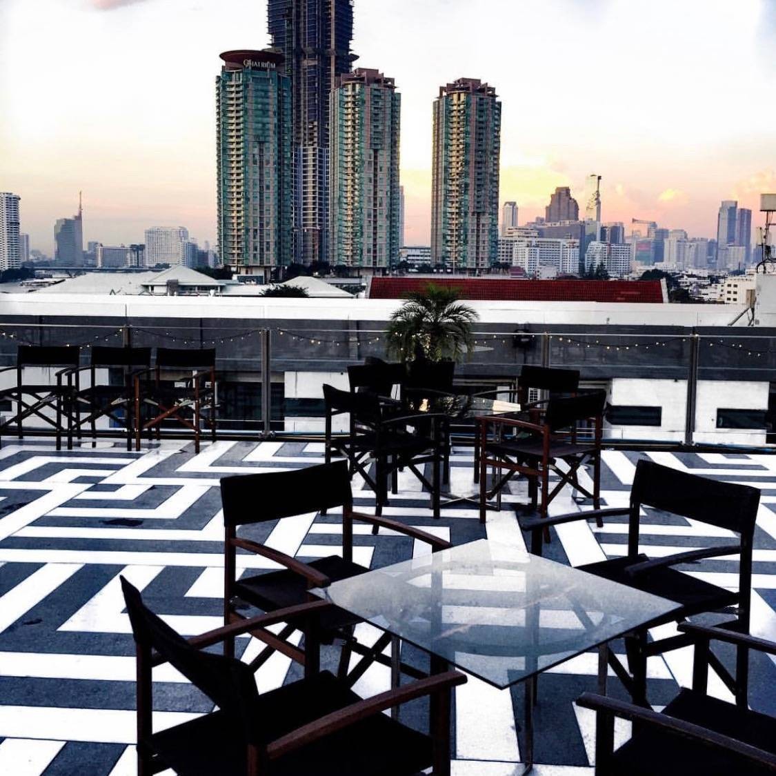 รีวิว Bacon Salmon - roof top บรรยากาศดี ราคาไม่แพง