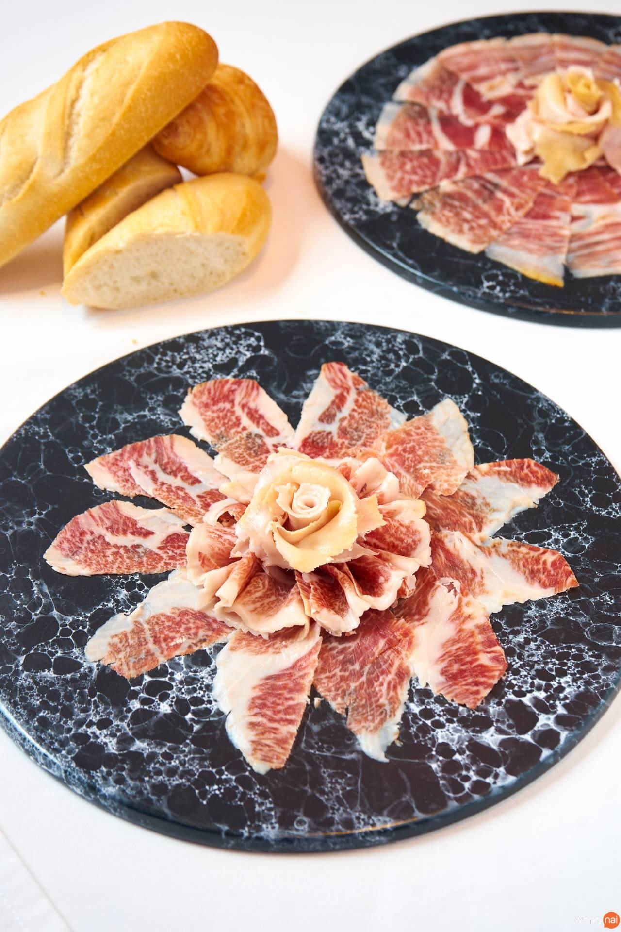 Bodegas Wine ร้านอาหารสเปนเสิร์ฟ Jamon Iberico พันธุ์ดีที่สุด