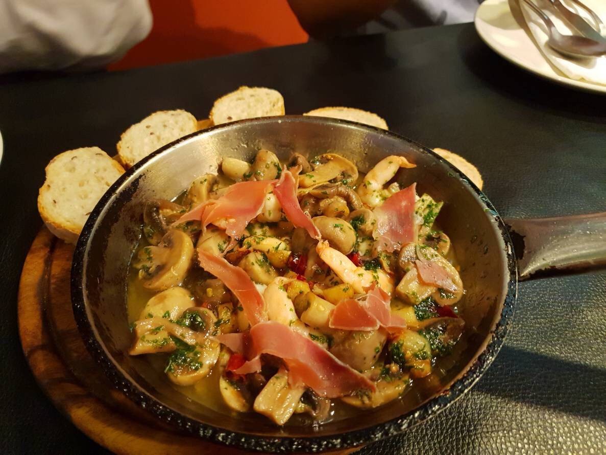 รีวิว La Tasca - Paella and meatballs are highly recommended! - Wongnai