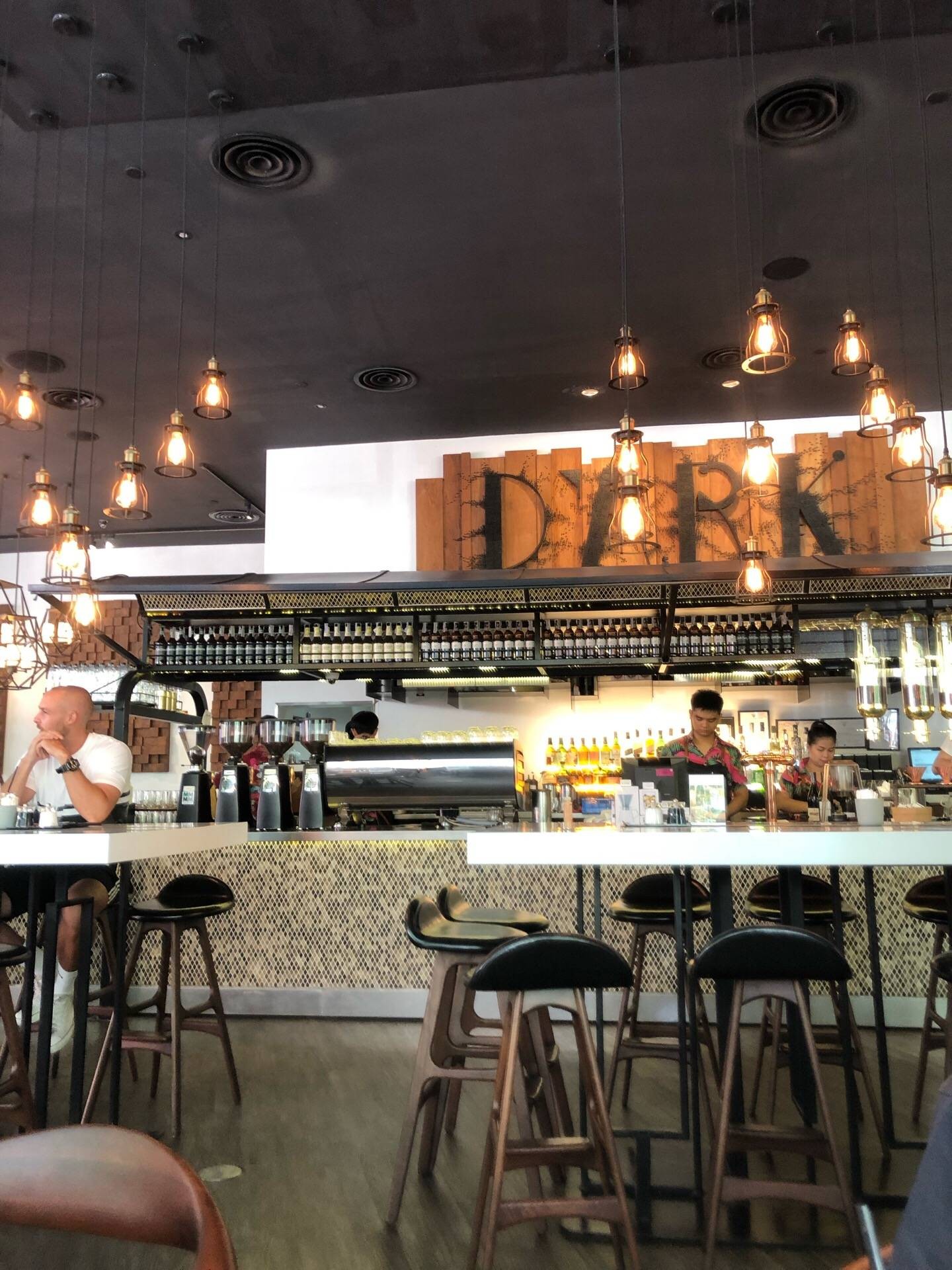 รีวิว D'ARK Emquartier - Eat work drink at D’ark