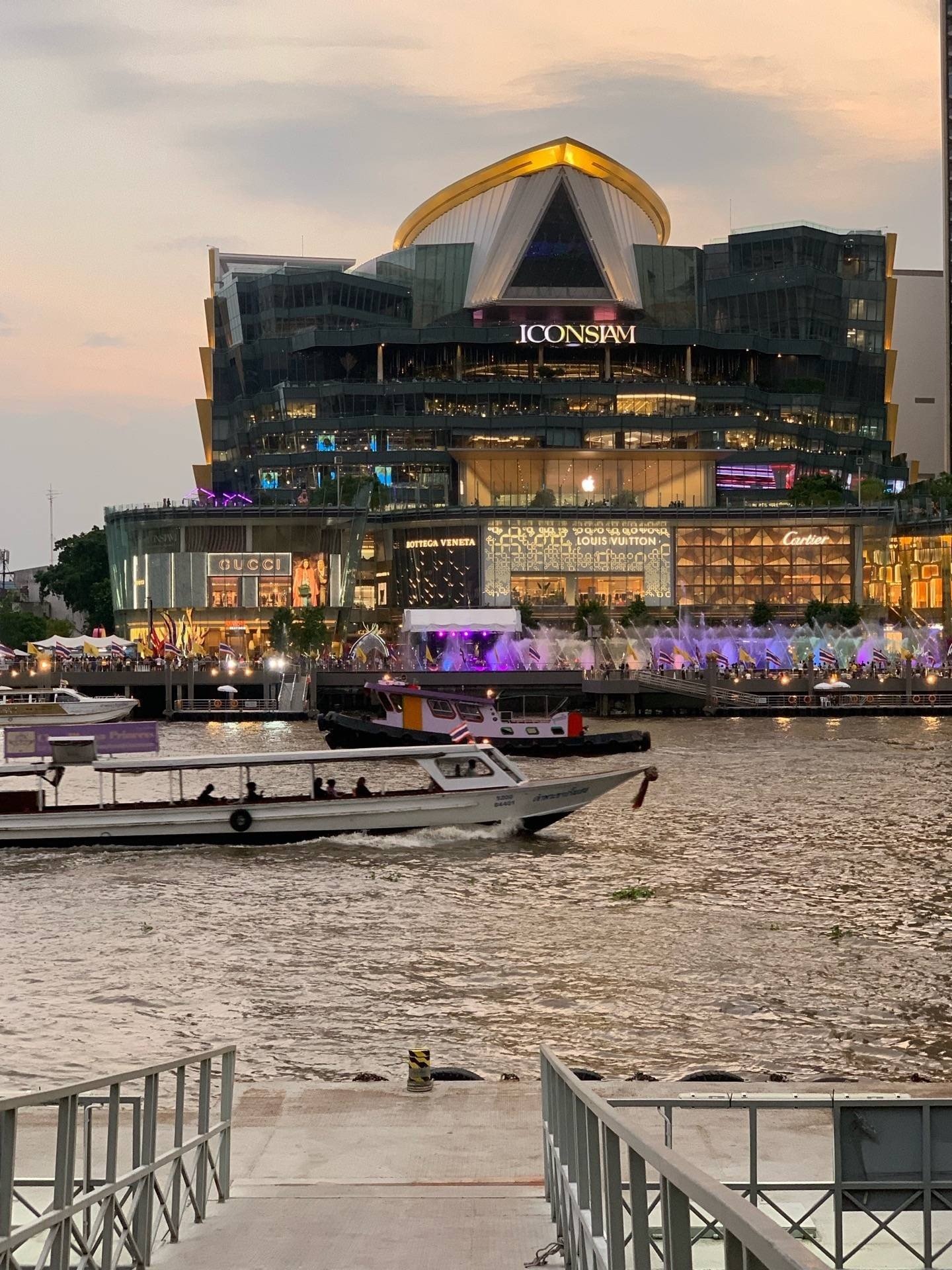 รูป ท่าเรือวัดม่วงแค Shuttle Boat ไป Iconsiam