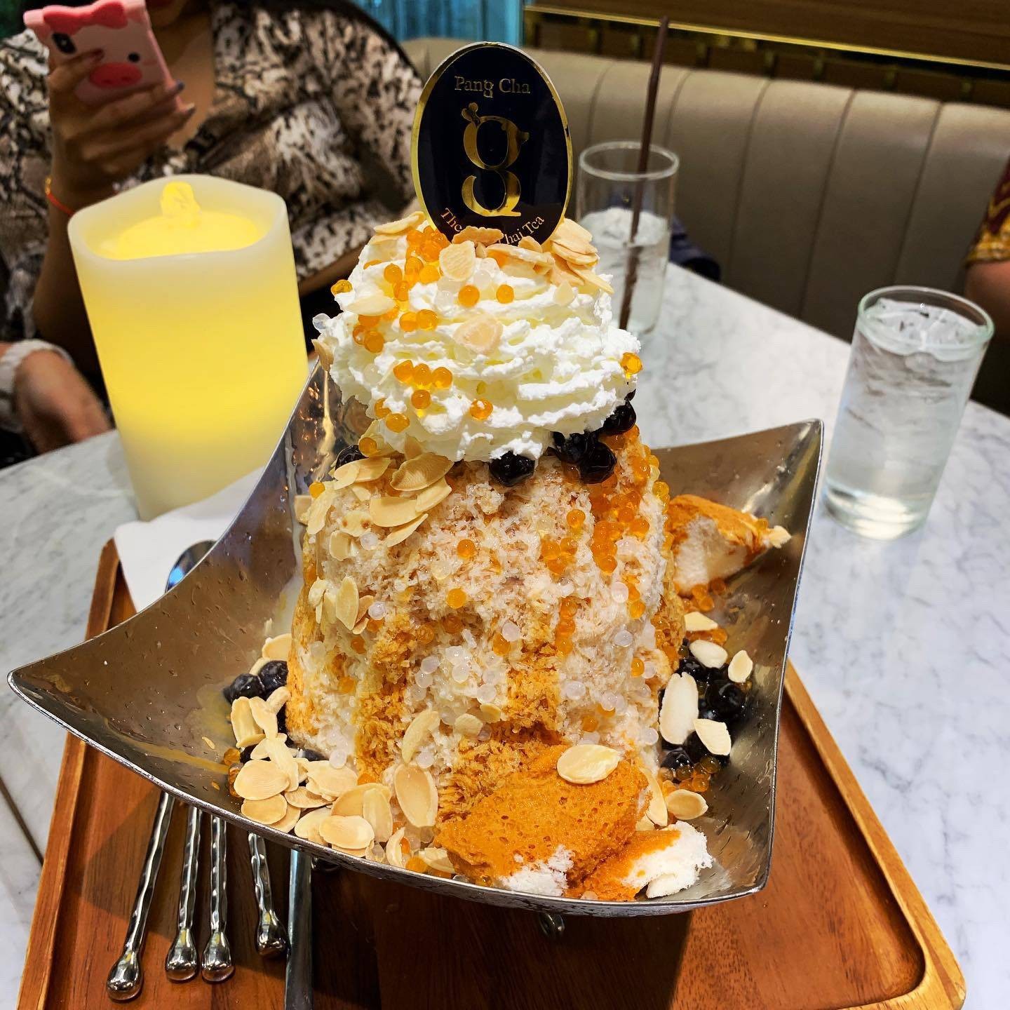 รีวิว Pung Cha Royal Em Quartier - ปังชา ปังนมชมพู หวานมัน อร่อยเวอร์ ...