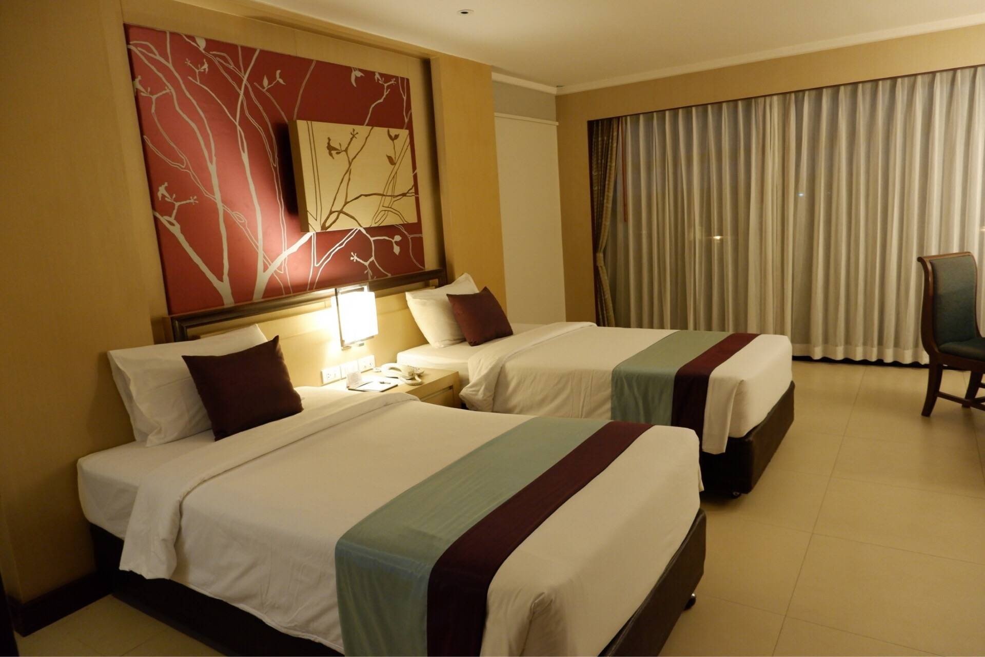 รูป โรงแรมเรือรัษฎา