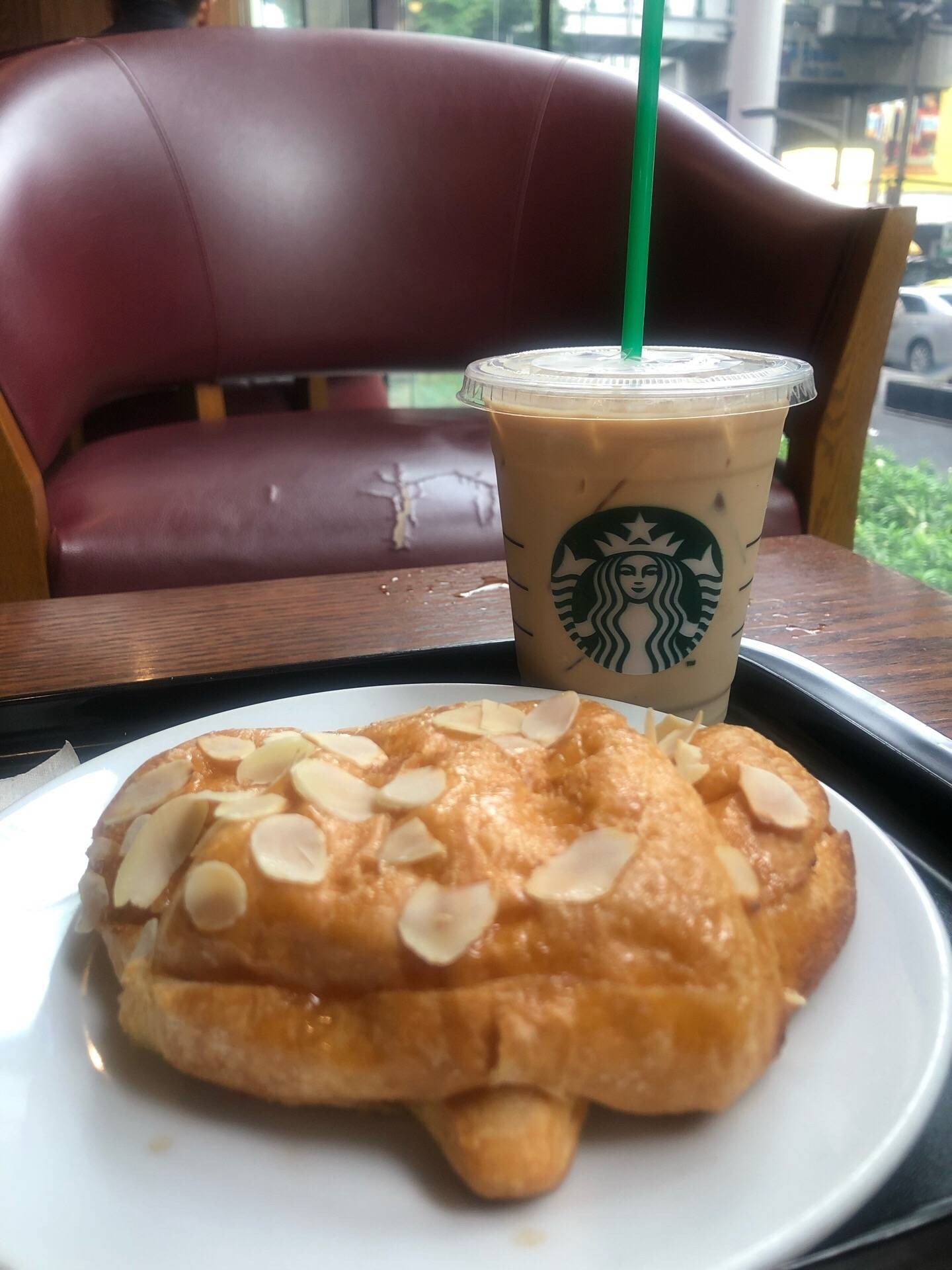รีวิว Starbucks The Mercury Ville - แวะเข้ามาครั้งแรกก็ชอบแล้ว