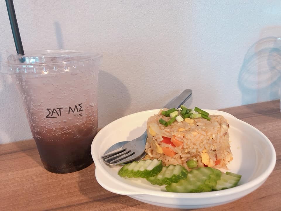 รีวิว Eat Me Cafe By Eyeeye - อิ่มอหร่อย บริการ สุภาพ ราคามาตราฐาน เชิญครับ