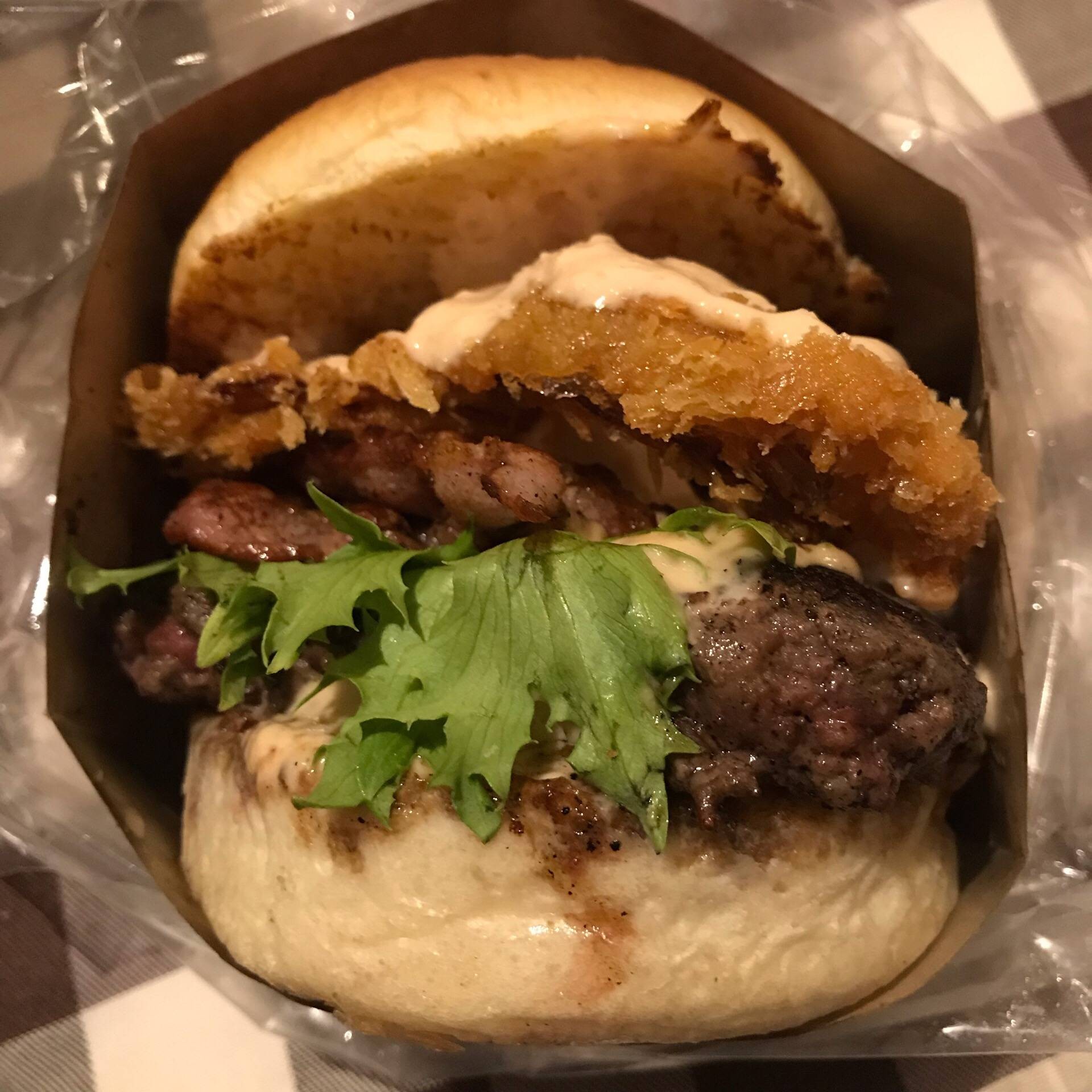 รีวิว Mother Trucker Burger - เบอเกอร์เนื้อ รสชาติอร่อยดีครับ