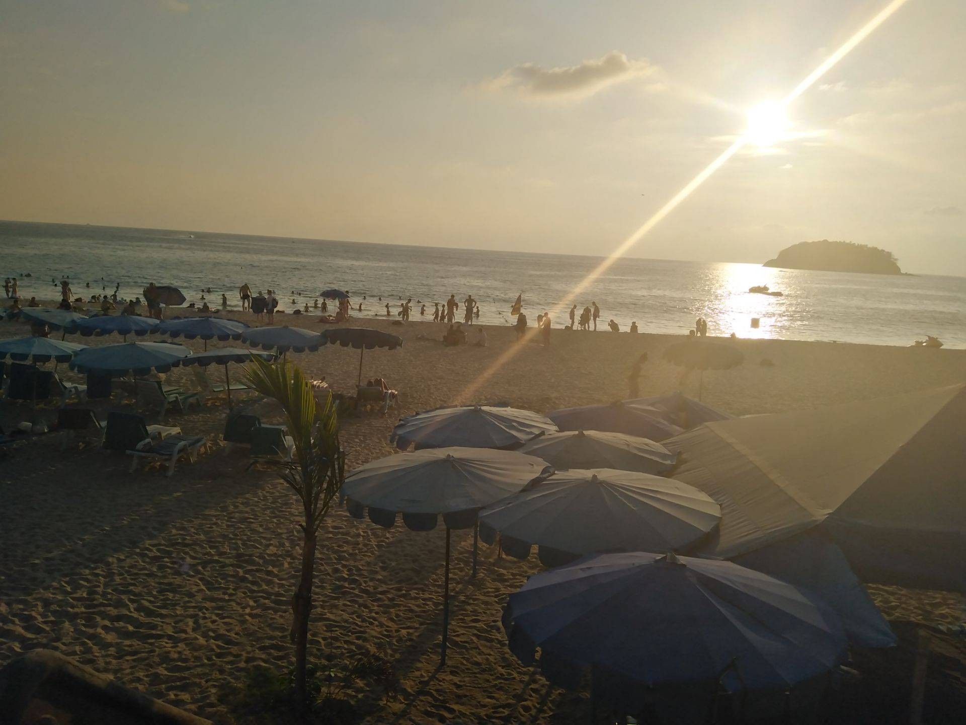 รีวิว หาดกะตะ - หาดกะตะ น้ำสวย ฟ้าสวยเมื่อยามพระอาทิตย์ตก