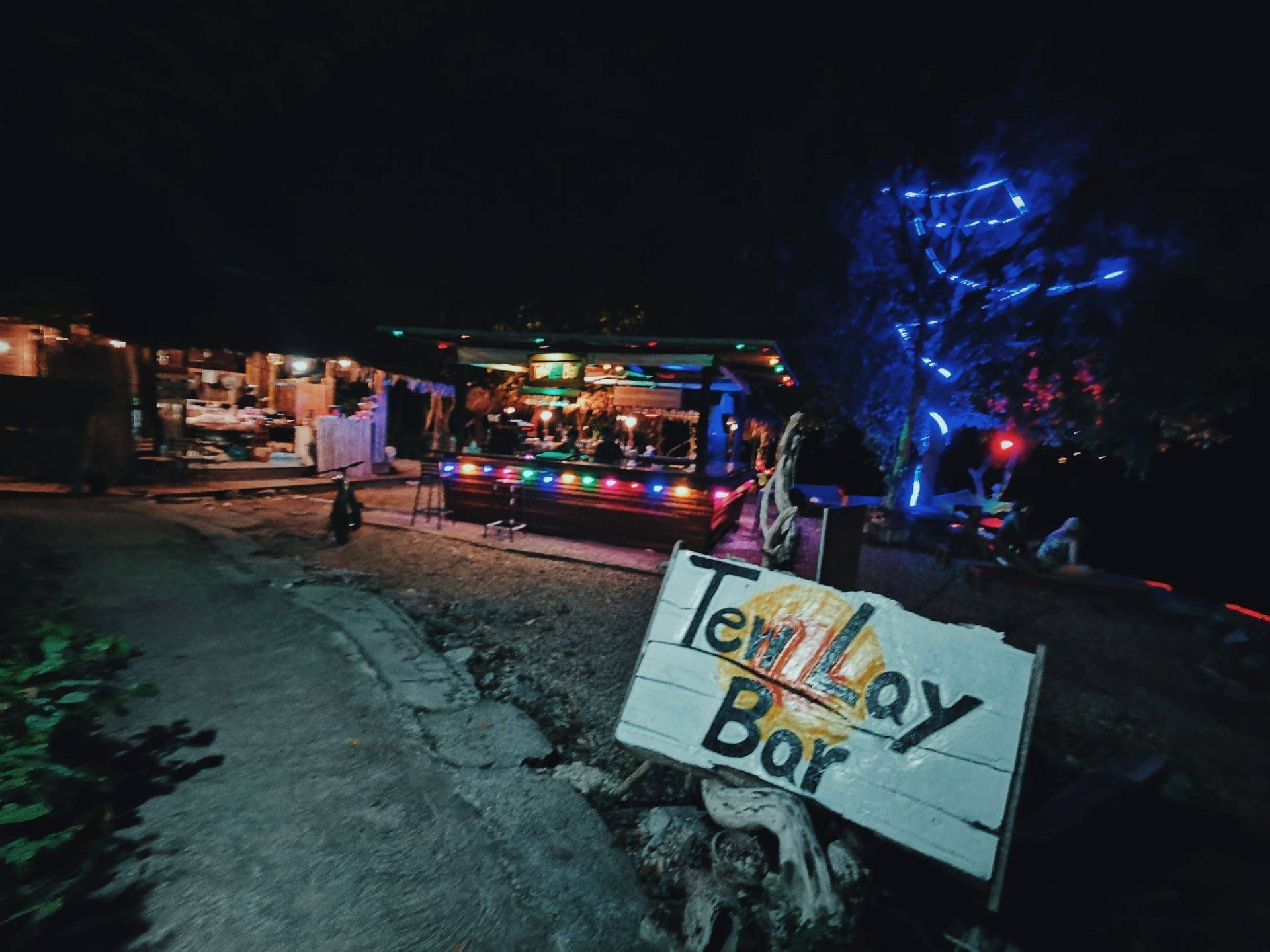 รูป Tew Lay Bar