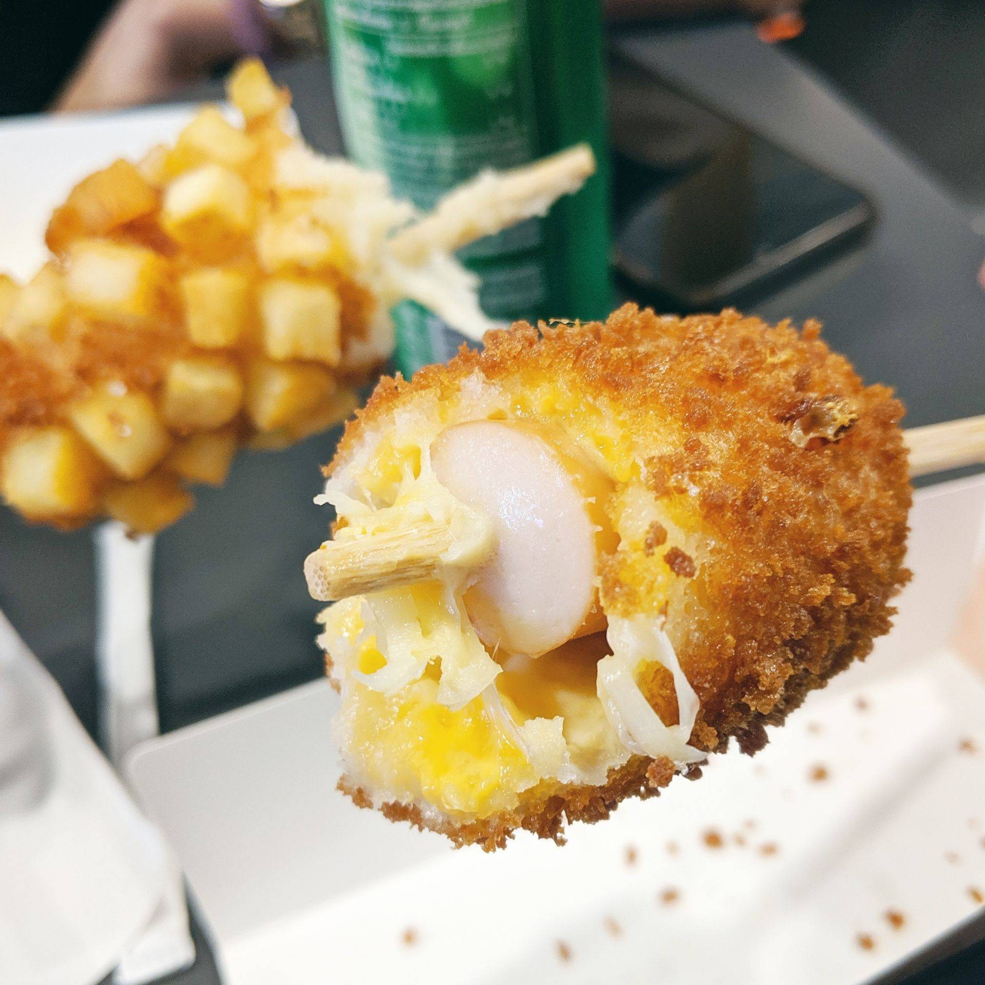 Mozzarella Cheddar Hot Dog (Red) ร้าน Myungrang Sidae
