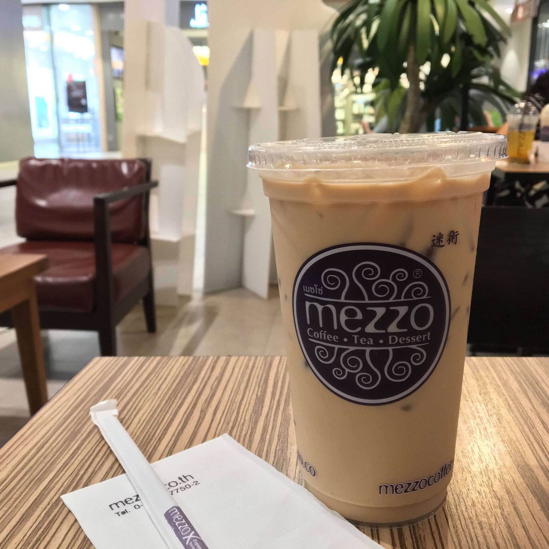 ลาเต้เย็น (Large size) ร้าน Mezzo Coffee เซ็นทรัล ปิ่นเกล้า - Wongnai