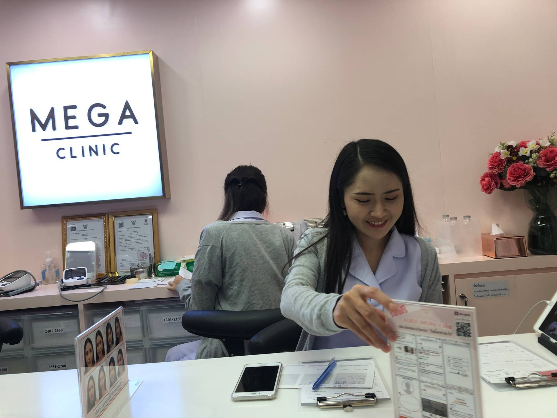 รีวิว MEGA CLINIC เซ็นทรัลลาดพร้าว ชั้น9 - โบกรามกับออร่าไวท์