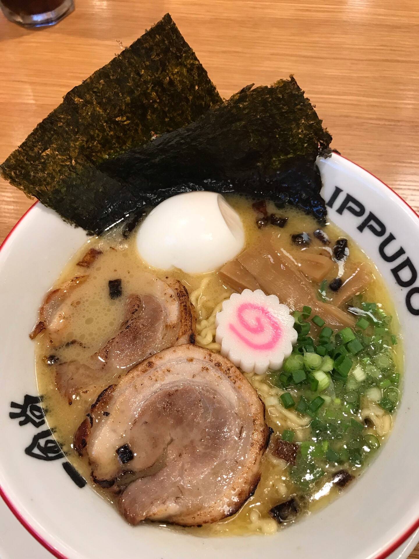 รีวิว Ramen Ippudo เซ็นทรัล เฟสติวัล อีสต์วิลล์ - ราเมงร้านนี้อร่อยที่สุดจริงๆ!