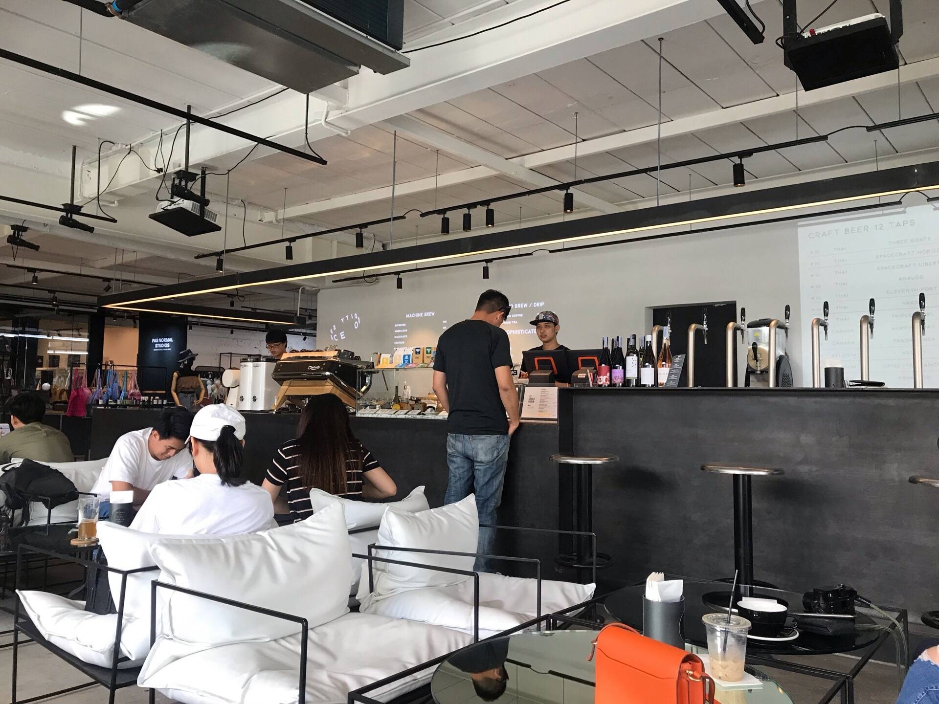 รีวิว Brave Roasters : Seenspace Thonglor - กาแฟโอเค ร้านนั่งสบาย