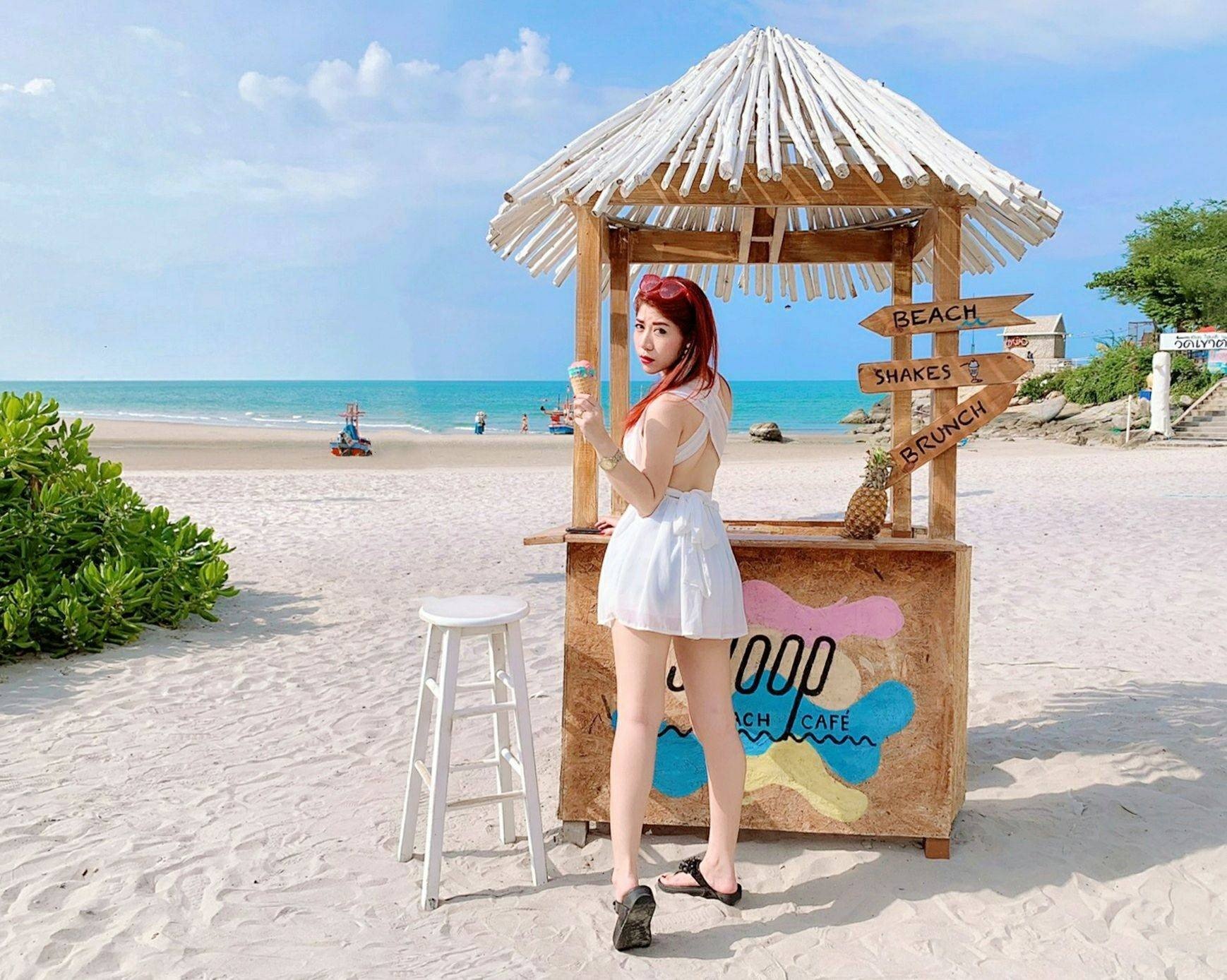 รีวิว Skoop Beach Cafe หัวหิน - บัตรจอดรถถ้าซื้อของไม่ถึง 300บาทไม่ปั๊มให้นะคะ บรรยากาศดีเพราะ ...