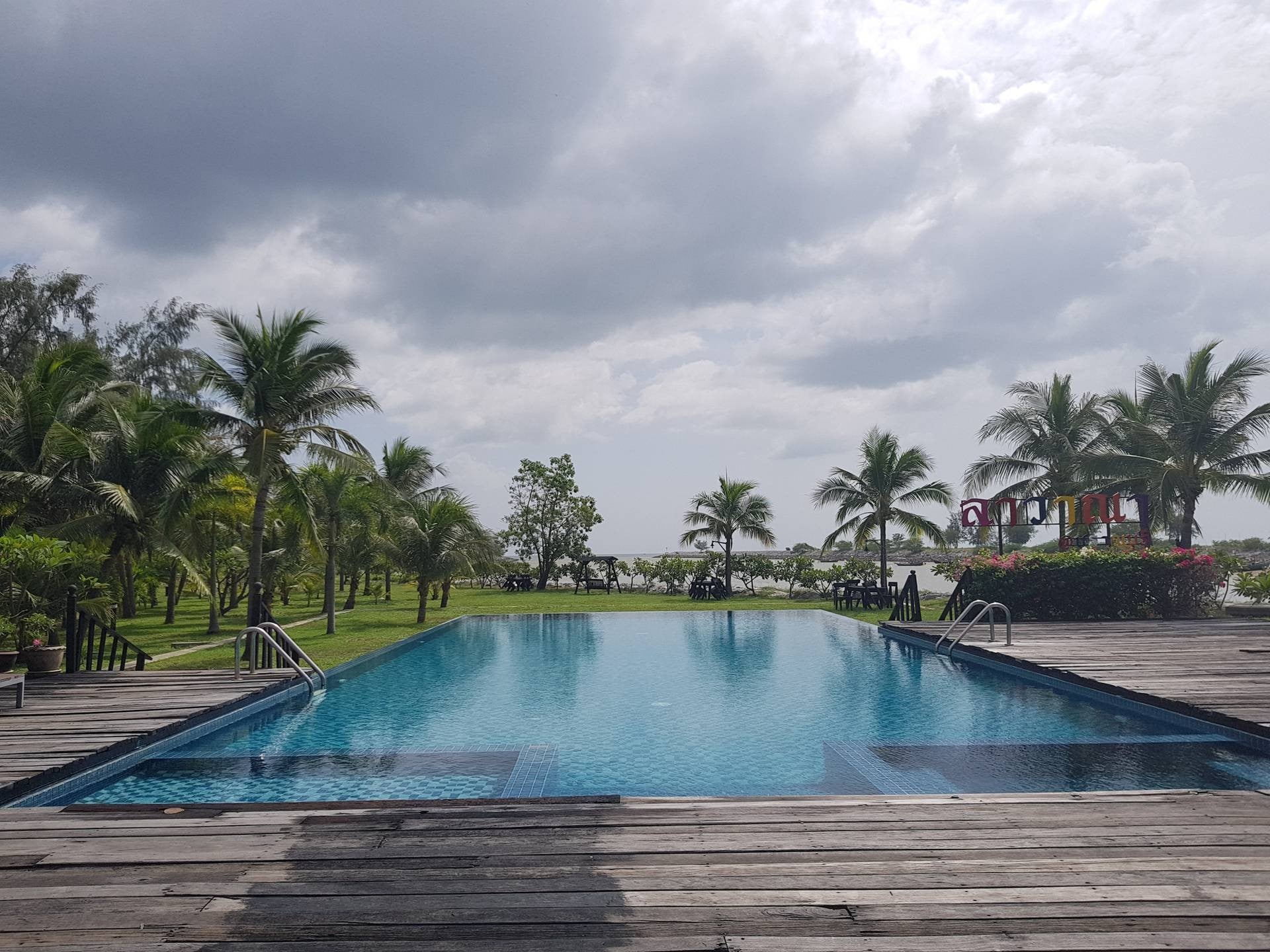 Lawana Escape Beach Resort - รีวิวที่พัก - Wongnai
