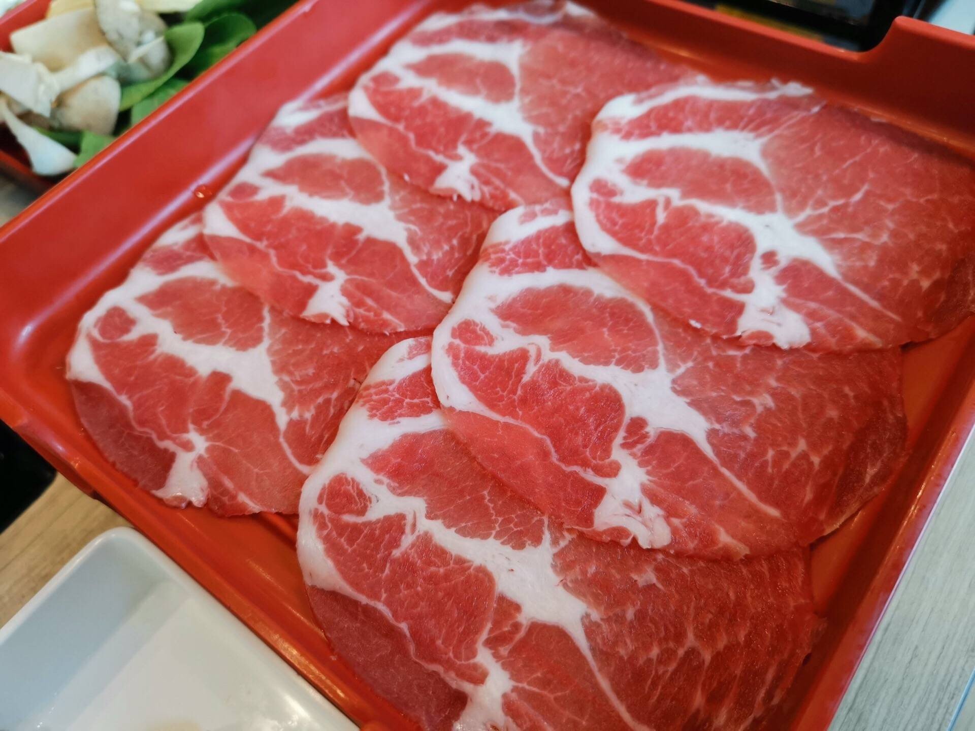 สันคอหมูสไลด์ ร้าน Shabu Club