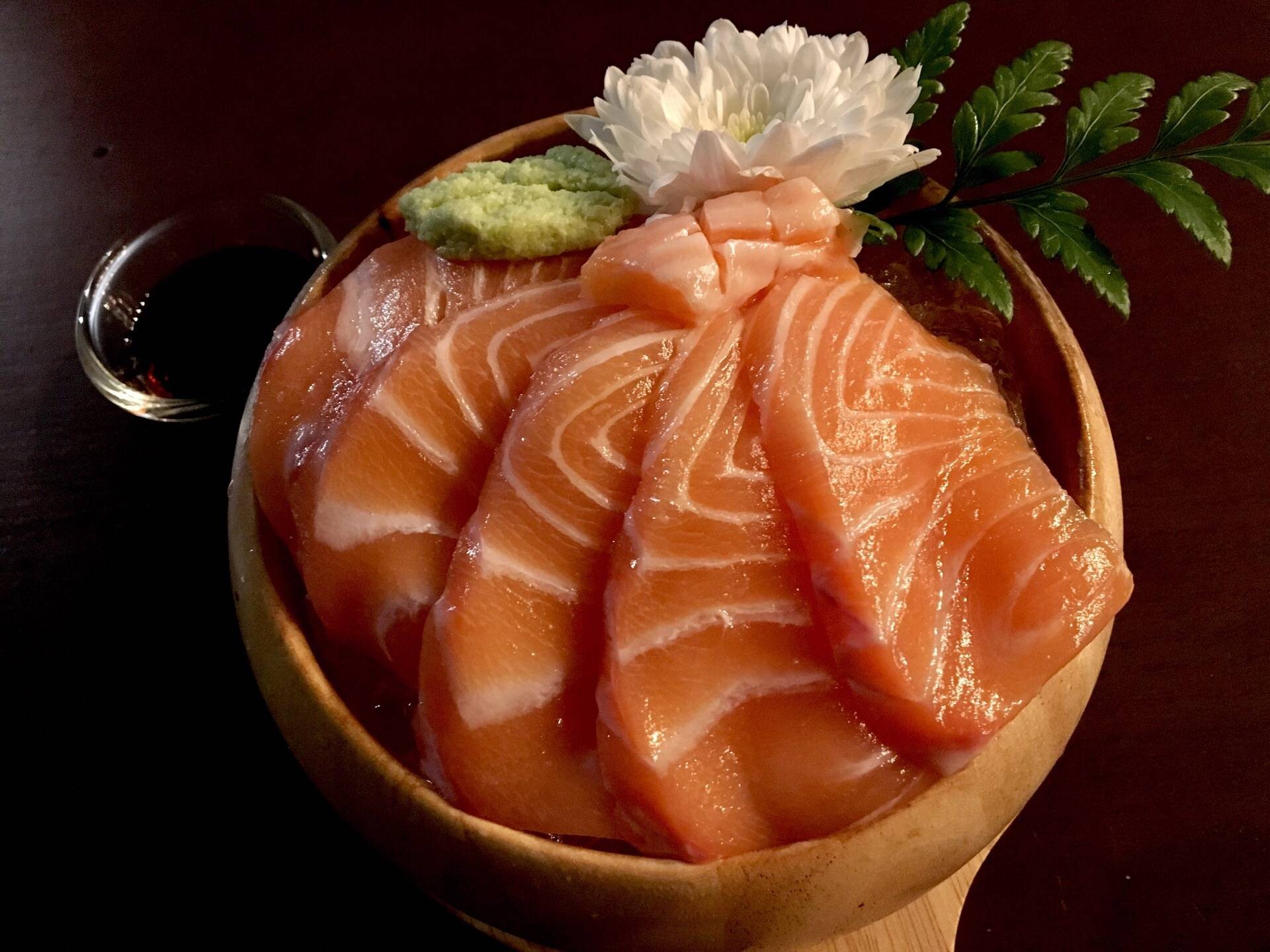 Salmon 5 pieces ร้าน เทคอะเทรน รูฟท๊อปบาร์ สะพานควาย