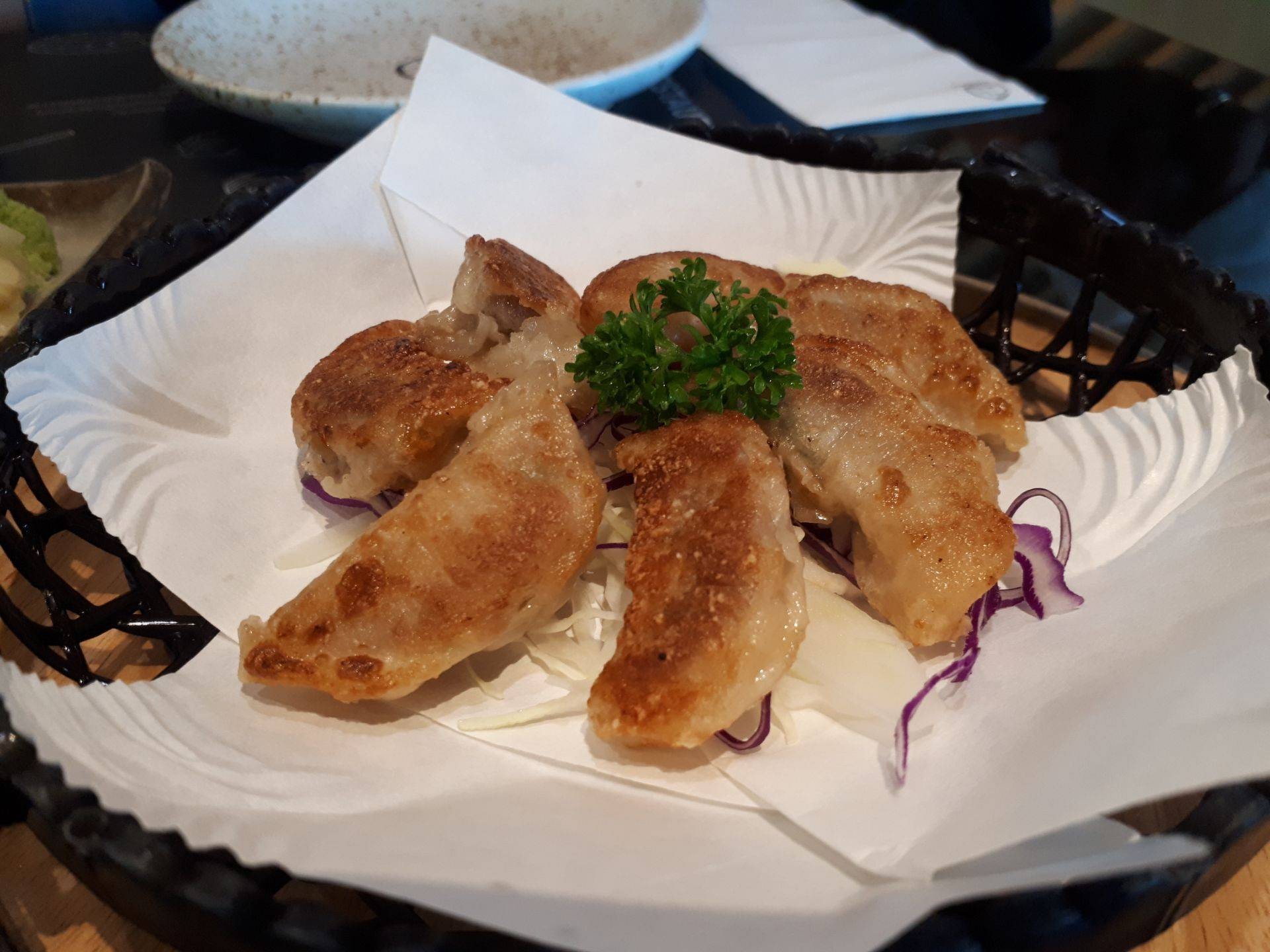 Gyoza • จานนี้ 120.- ตัวเกี๊ยวซ่าชิ้นนิดเดียว😅😅 ร้าน Shichi Japanese ...
