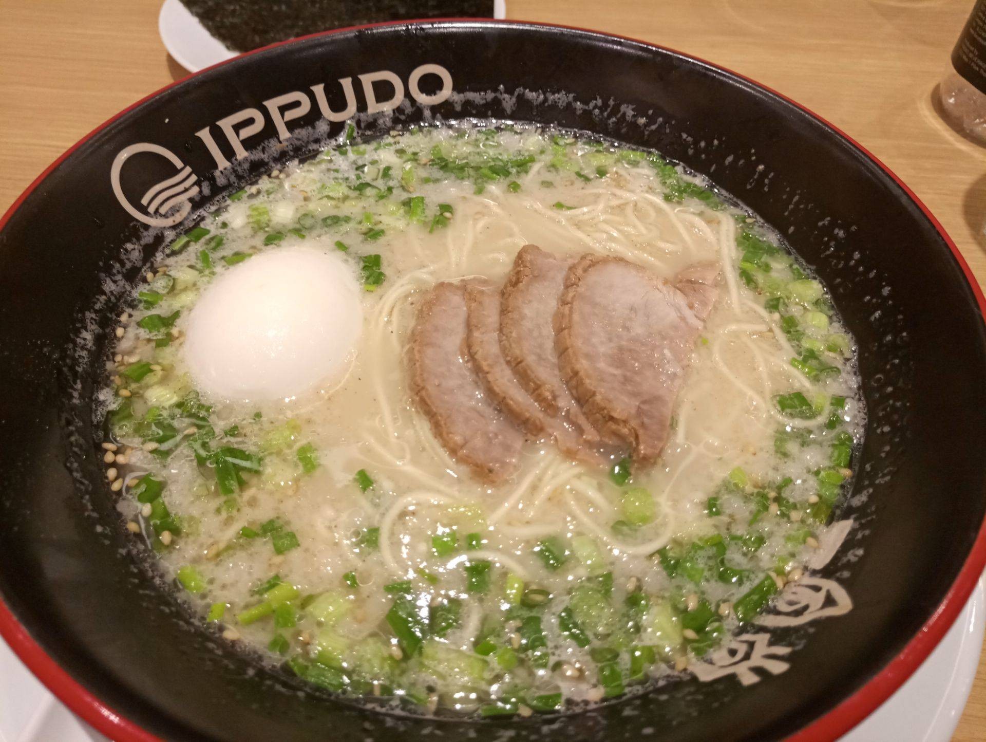 รีวิว Ramen Ippudo เซ็นทรัลเวิลด์ - เมนูหลากหลายดี แต่คราวนี้ได้ชิมแค่ราเมน