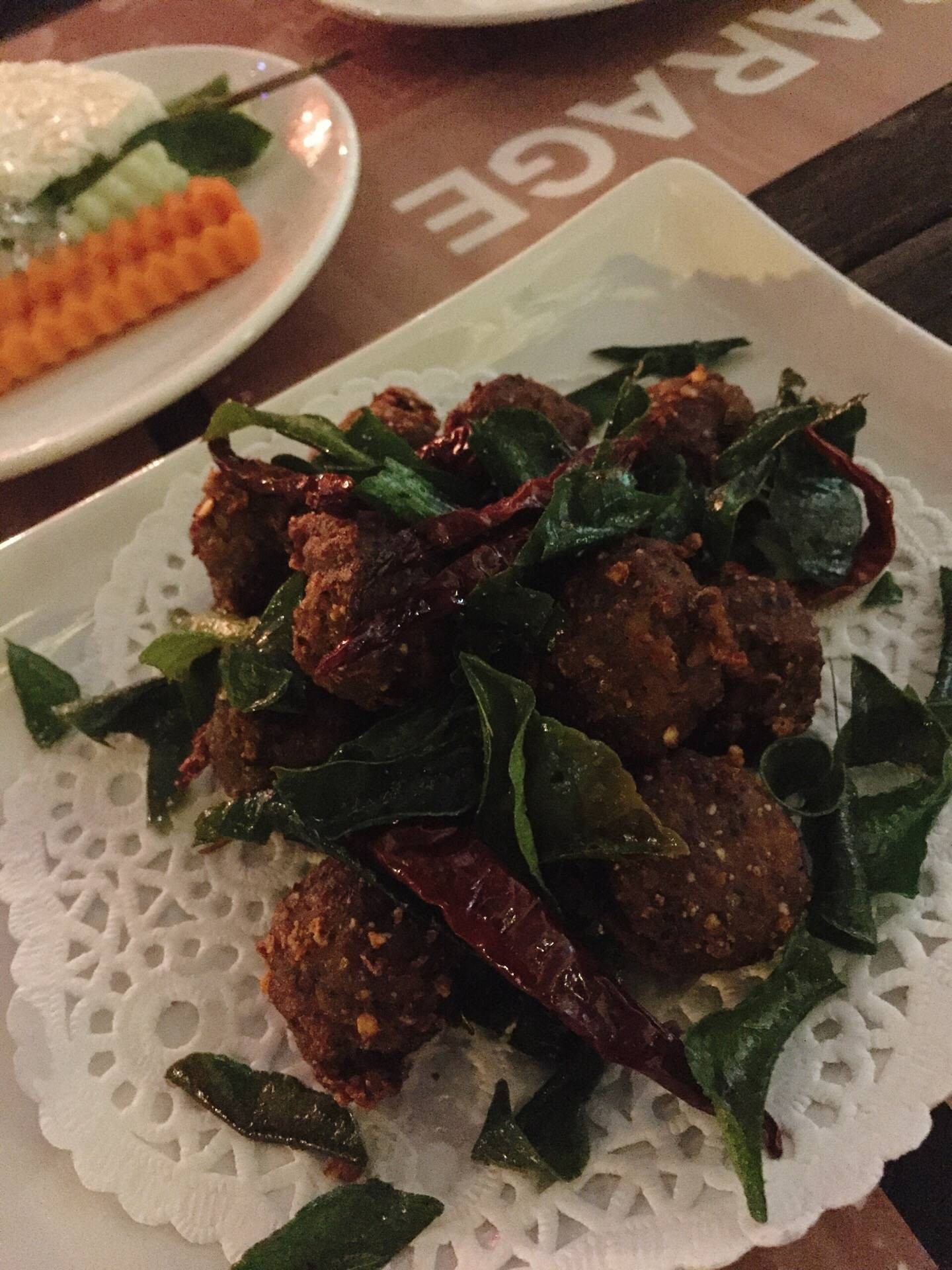 ลาบทอด ร้าน 76 Garage