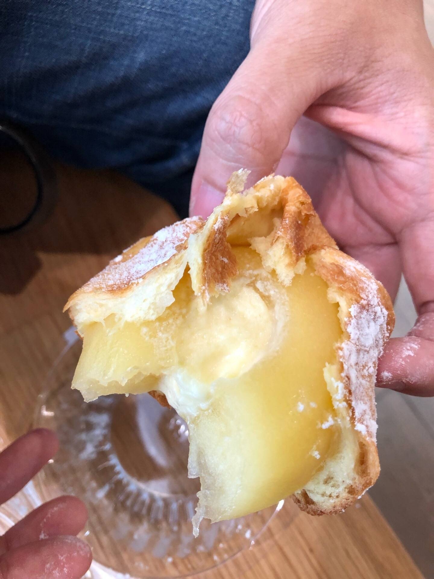 fuji ringo bun ร้าน J's bakery