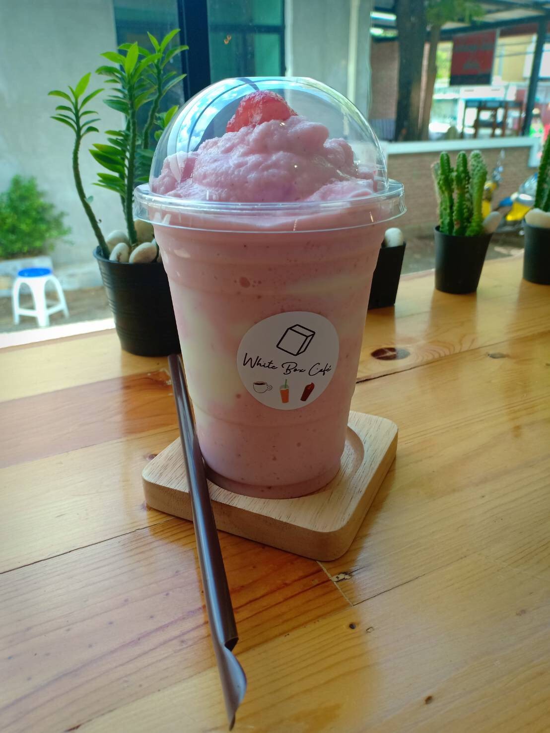 รีวิว White Box Cafe'