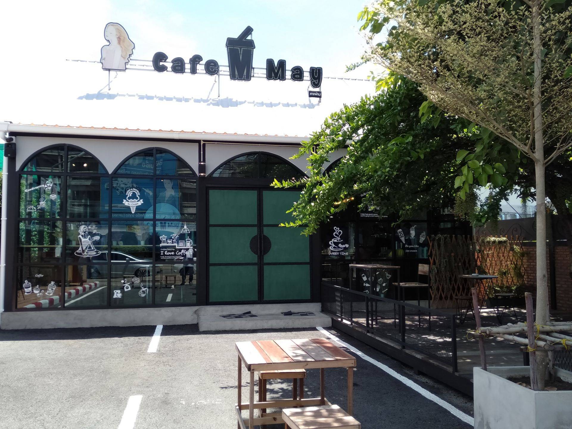 รีวิว Cafe May - ร้านสุดชิคที่สุด ใน พ.ศ นี้