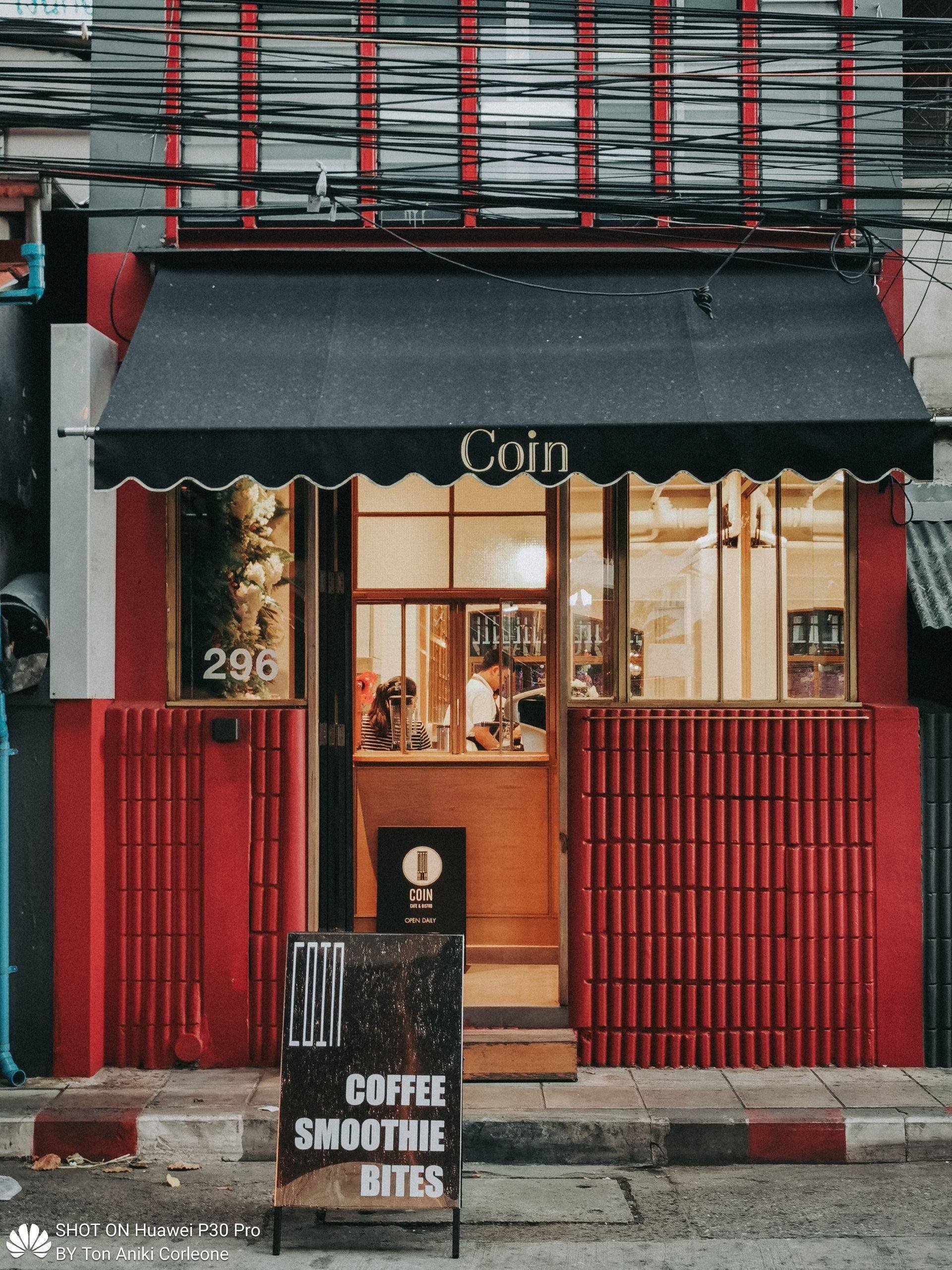 รีวิว COIN Cafe & Bistro - Chocolate is the answer, who cares what the ...