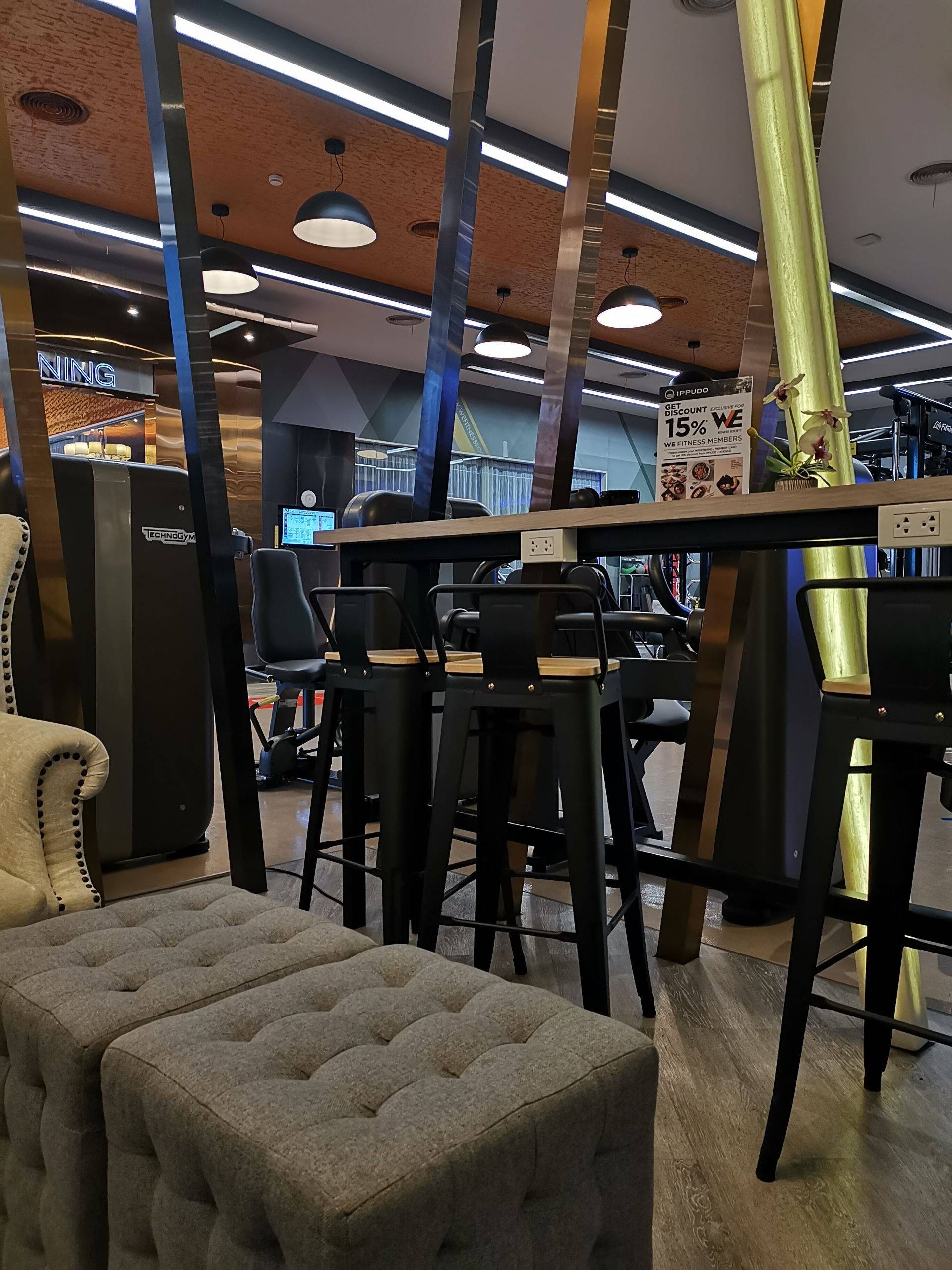 ร้าน We Signature Club J Avenue