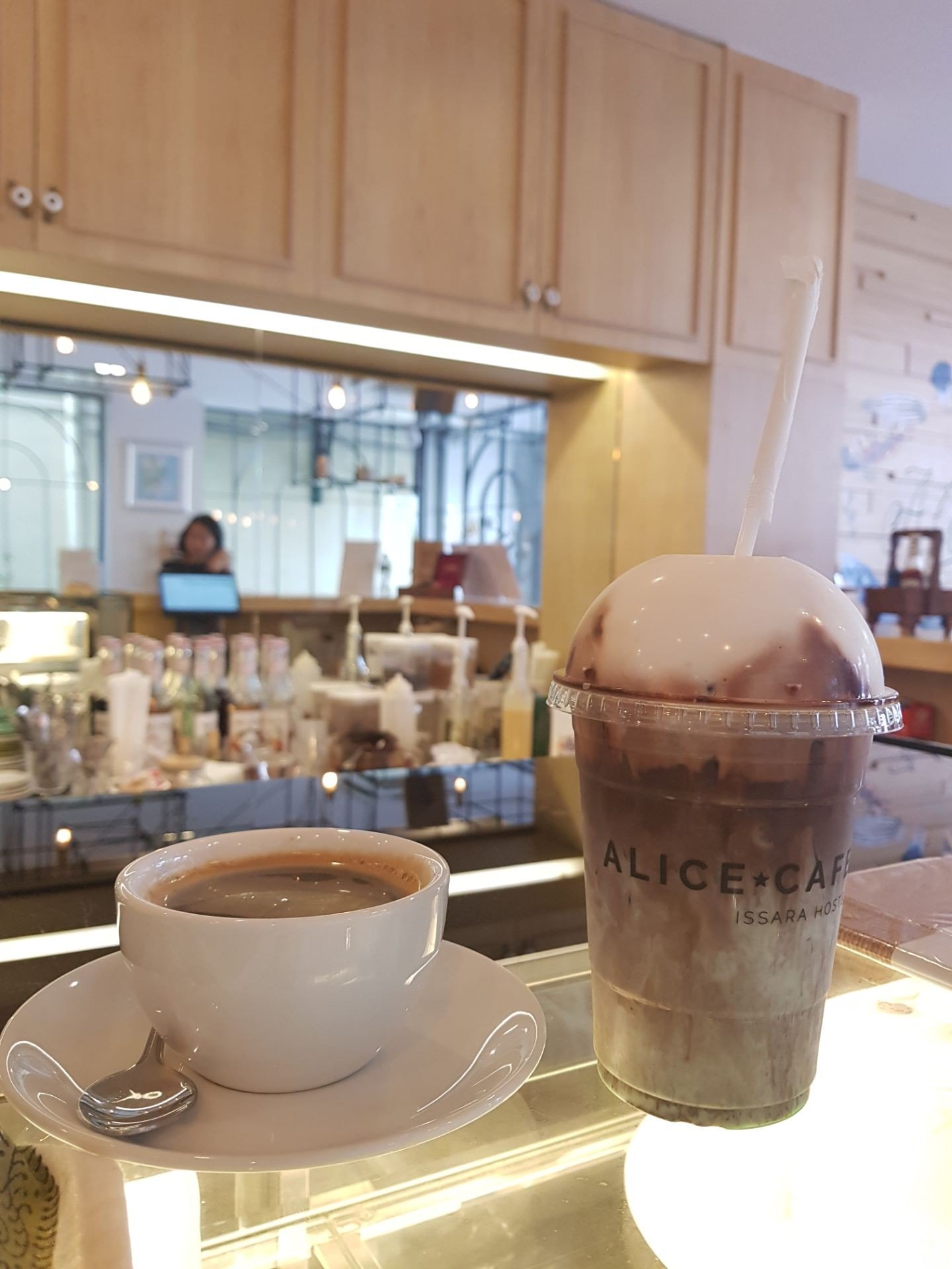 รีวิว ALICE CAFE' - แอร์เย็น กาแฟเฉยๆ