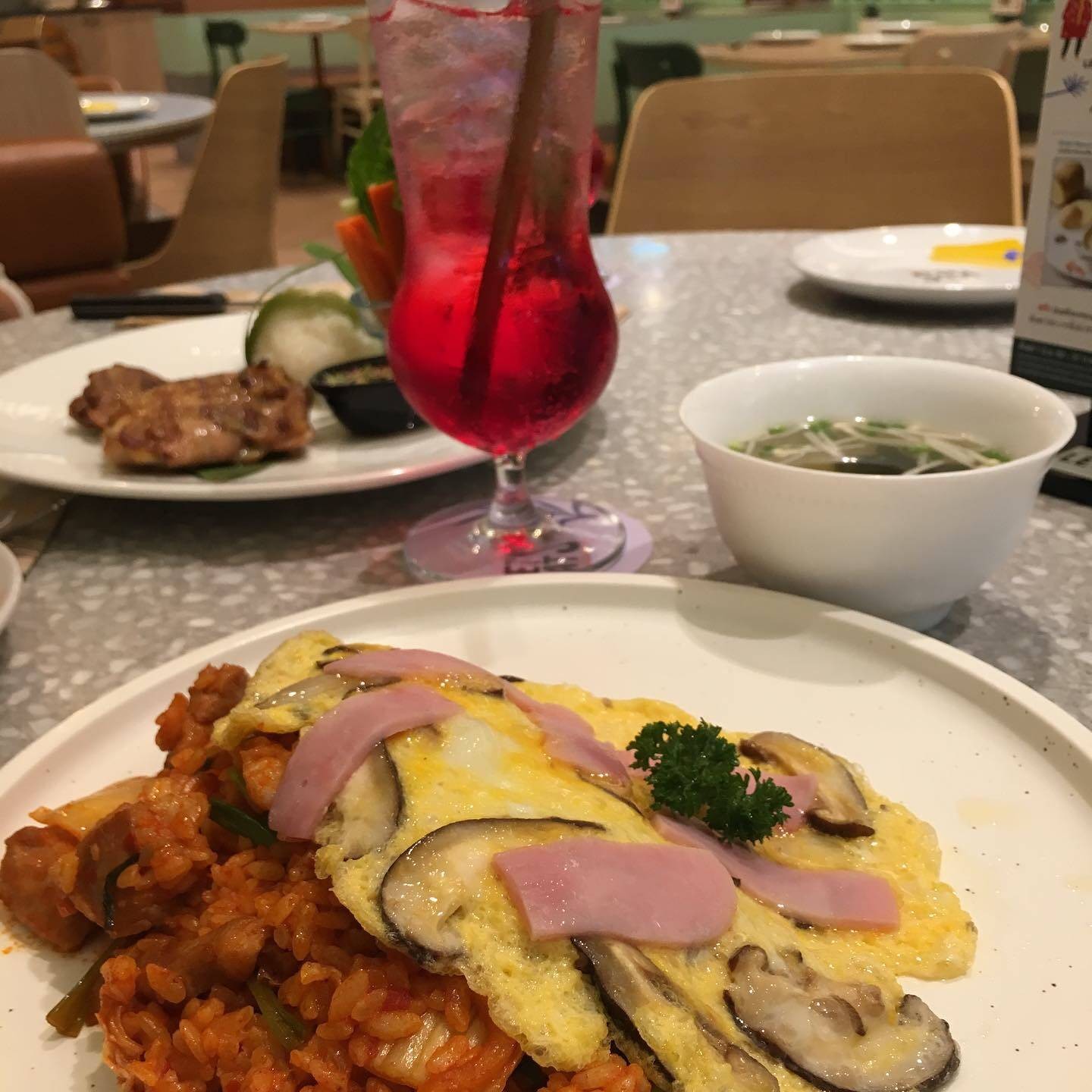 รีวิว LET'S EAT Deliciously - อาหารอร่อย